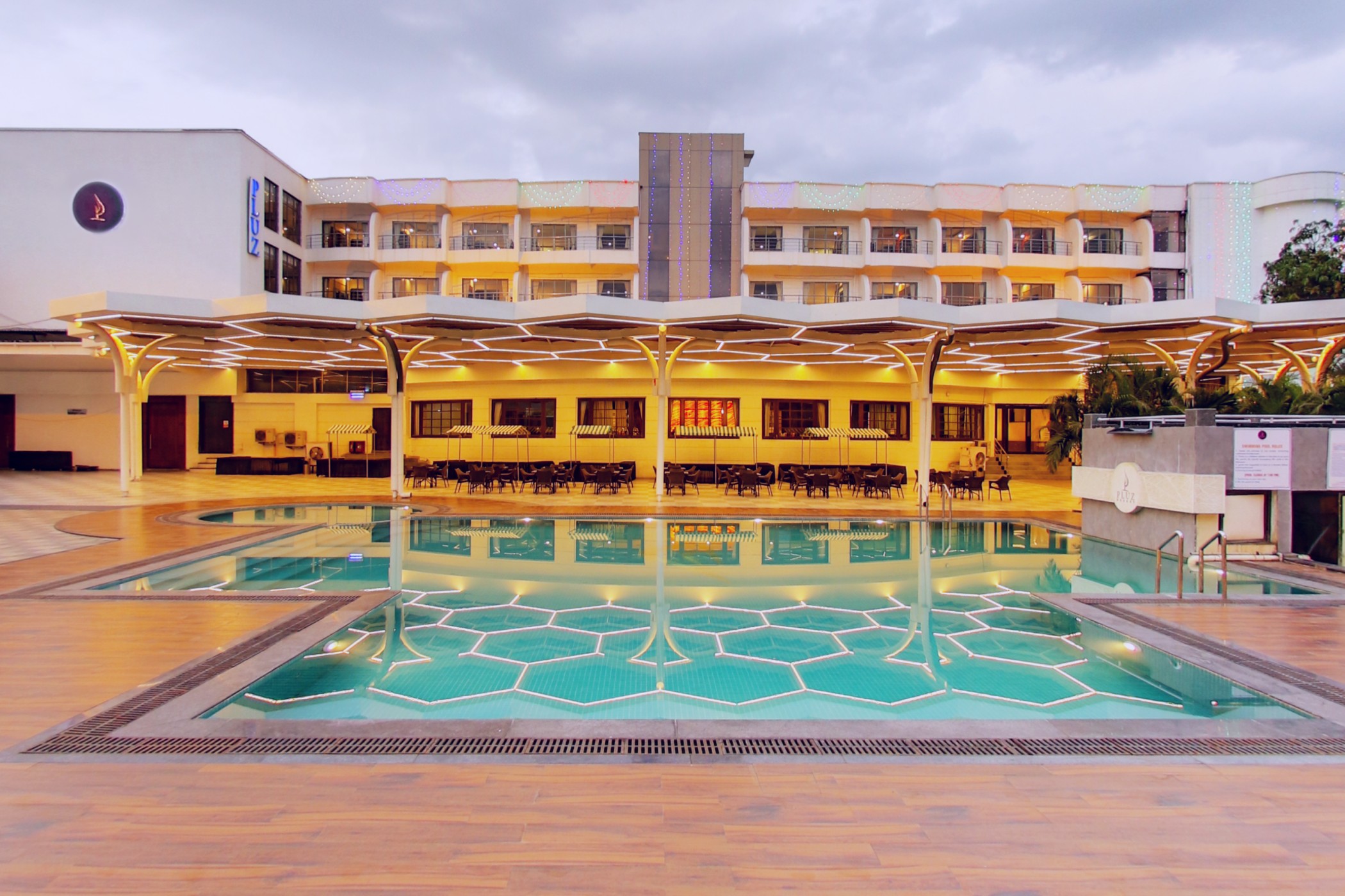 Pluz Resort 𝗕𝗢𝗢𝗞 Silvassa Resort