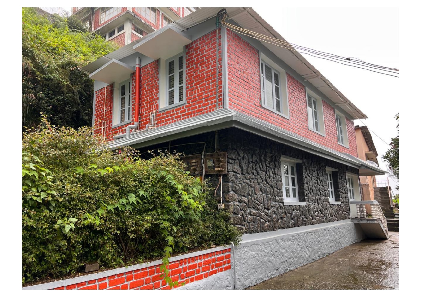 Saanthams Homestays 𝗕𝗢𝗢𝗞 Kodaikanal Cottage