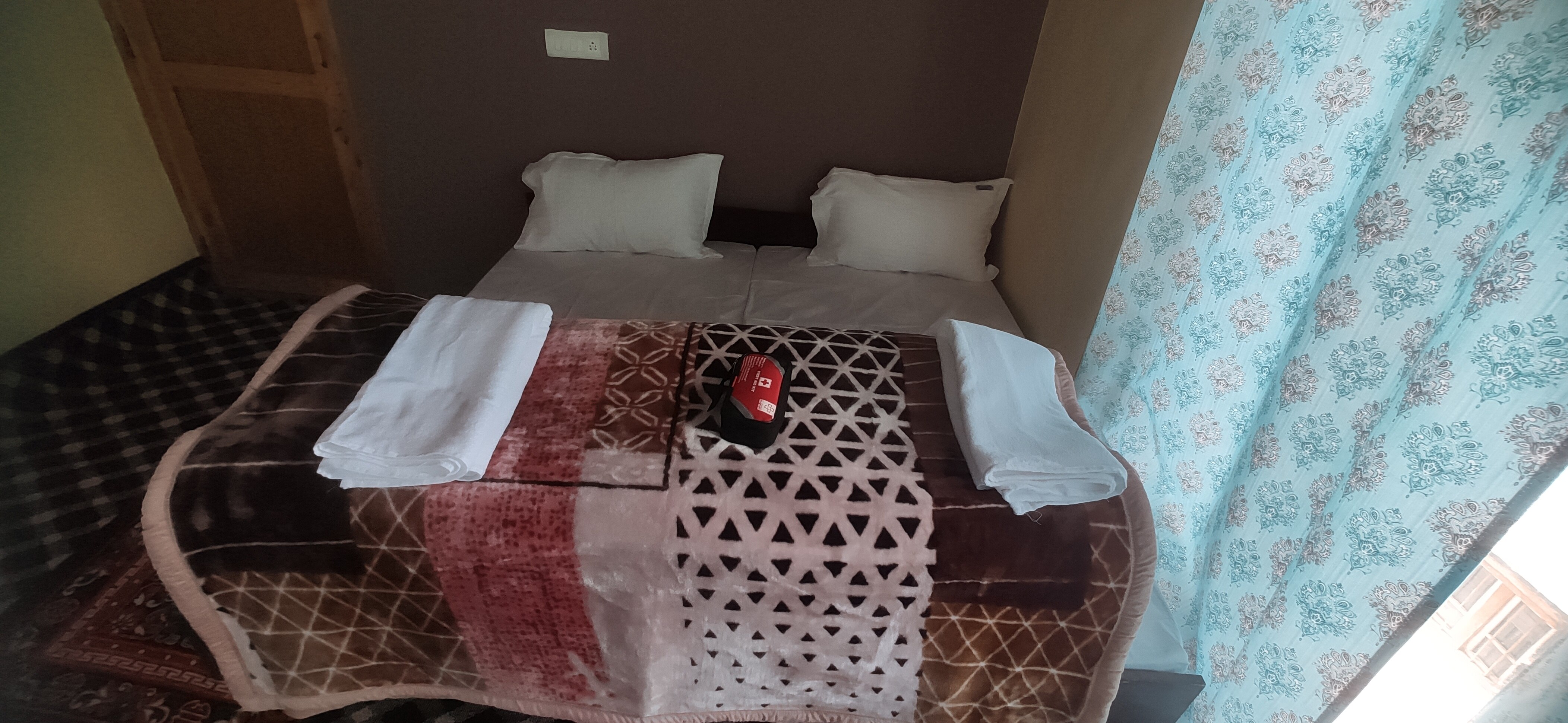 Mingoeks Home Stay 𝗕𝗢𝗢𝗞 Khalsi Homestay