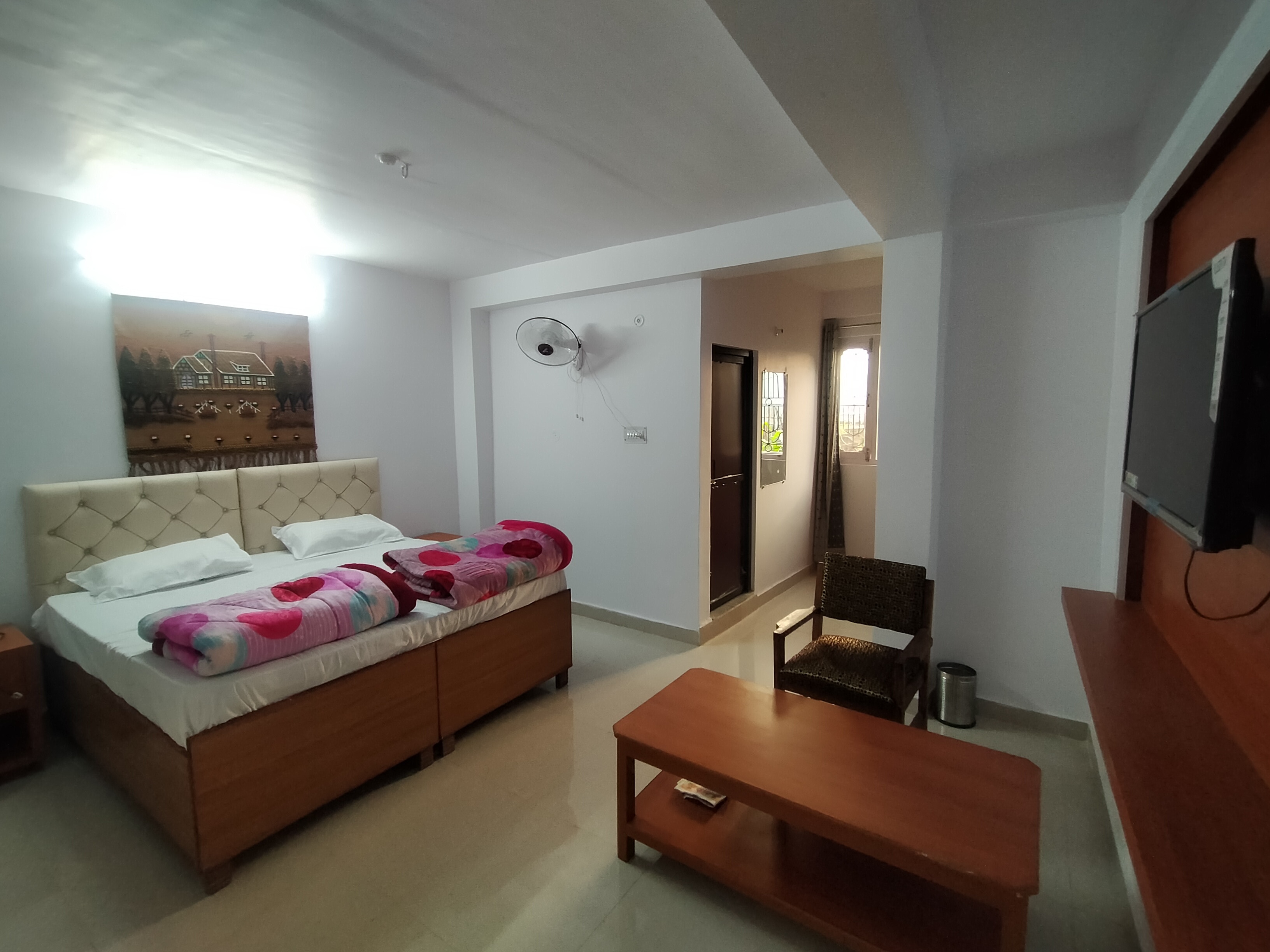 Sunview Hotel 𝗕𝗢𝗢𝗞 Pithoragarh Hotel