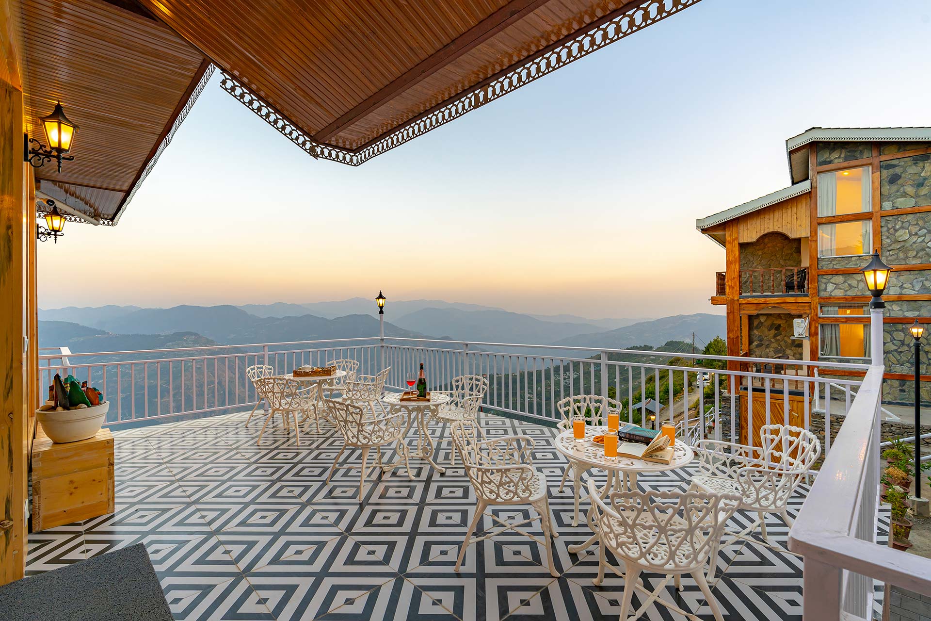 StayVista | Daafi Homestay 𝗕𝗢𝗢𝗞 Theog Villa