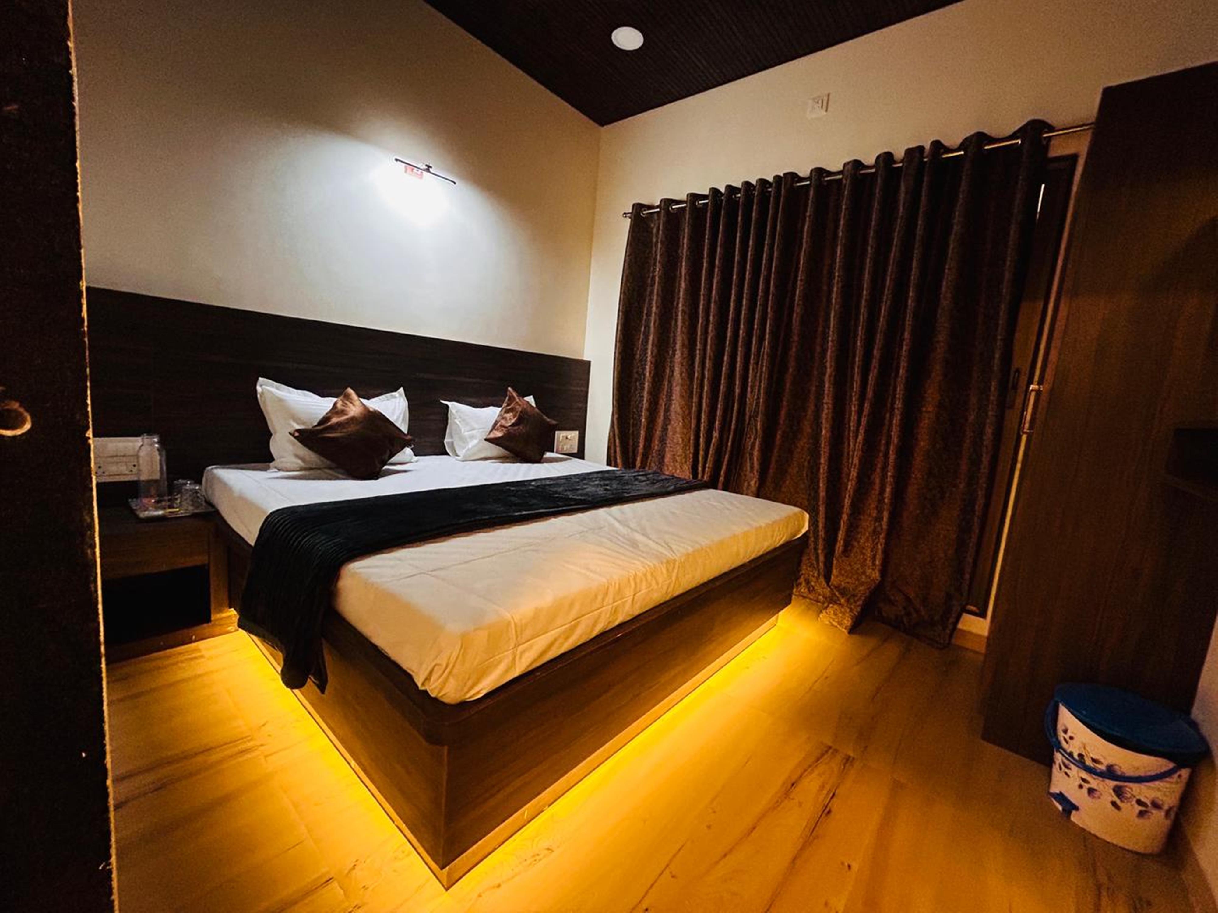 Raigad Palace | Rooms in a Homestay 𝗕𝗢𝗢𝗞 Matheran Homestay