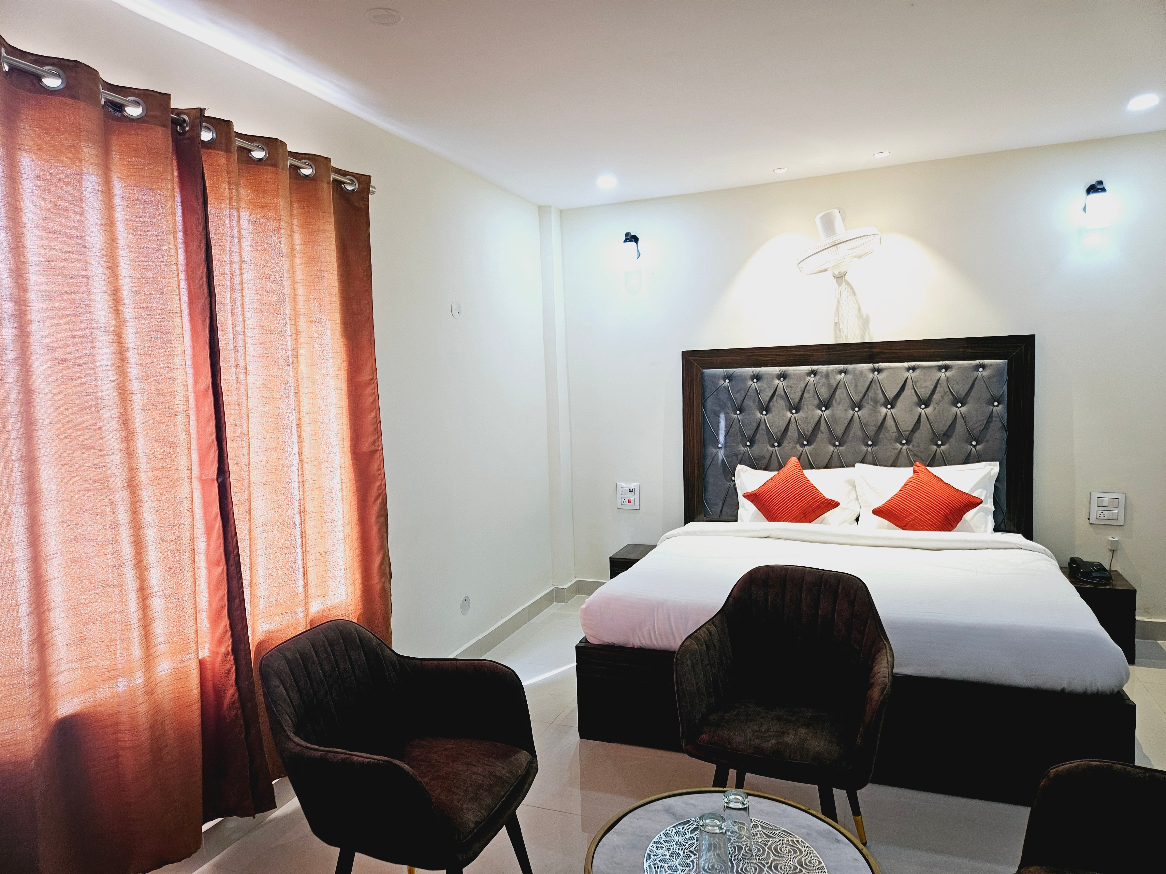 ZHILMIL HOTEL 𝗕𝗢𝗢𝗞 Karnal Hotel