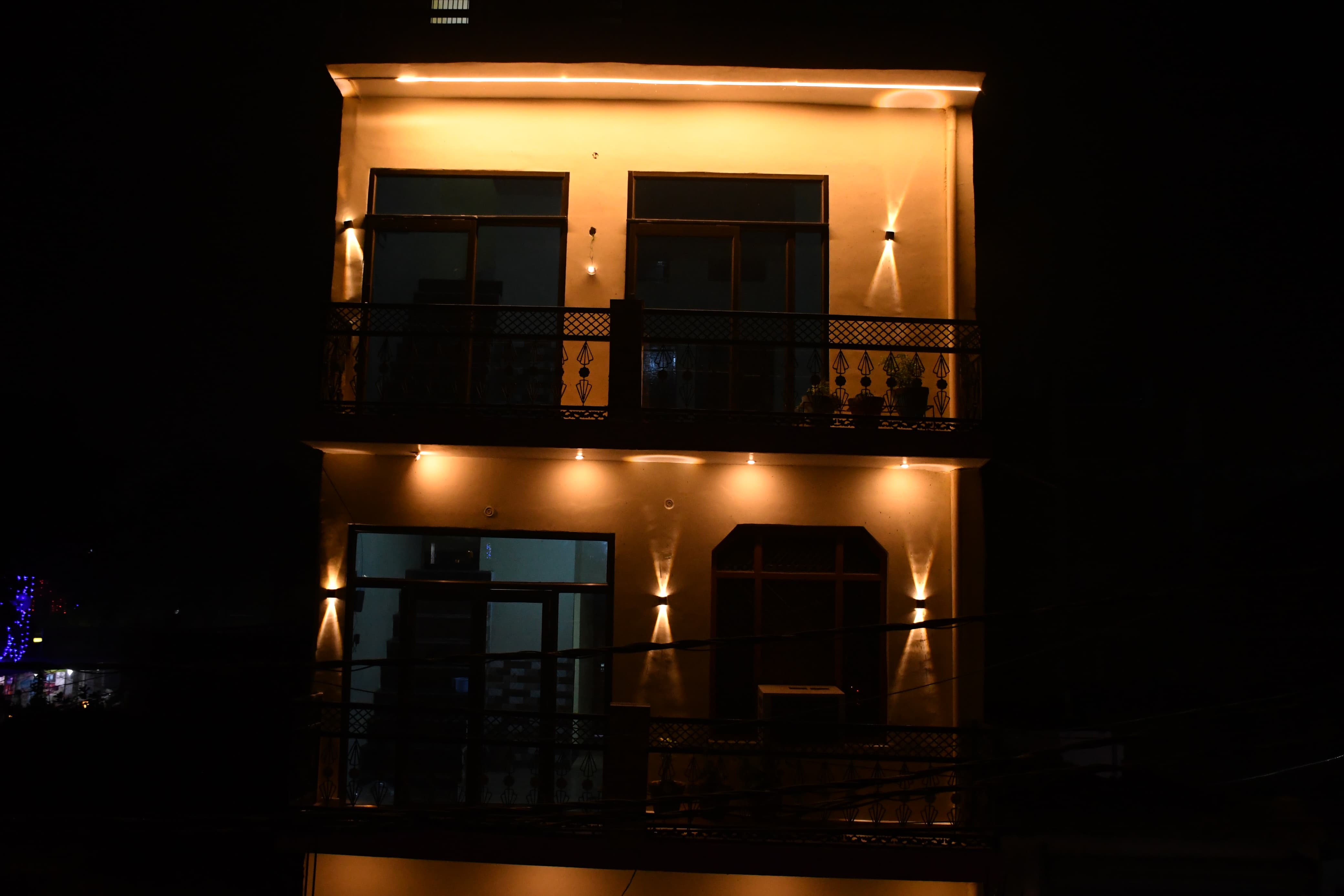 Dev In 𝗕𝗢𝗢𝗞 Ayodhya Homestay