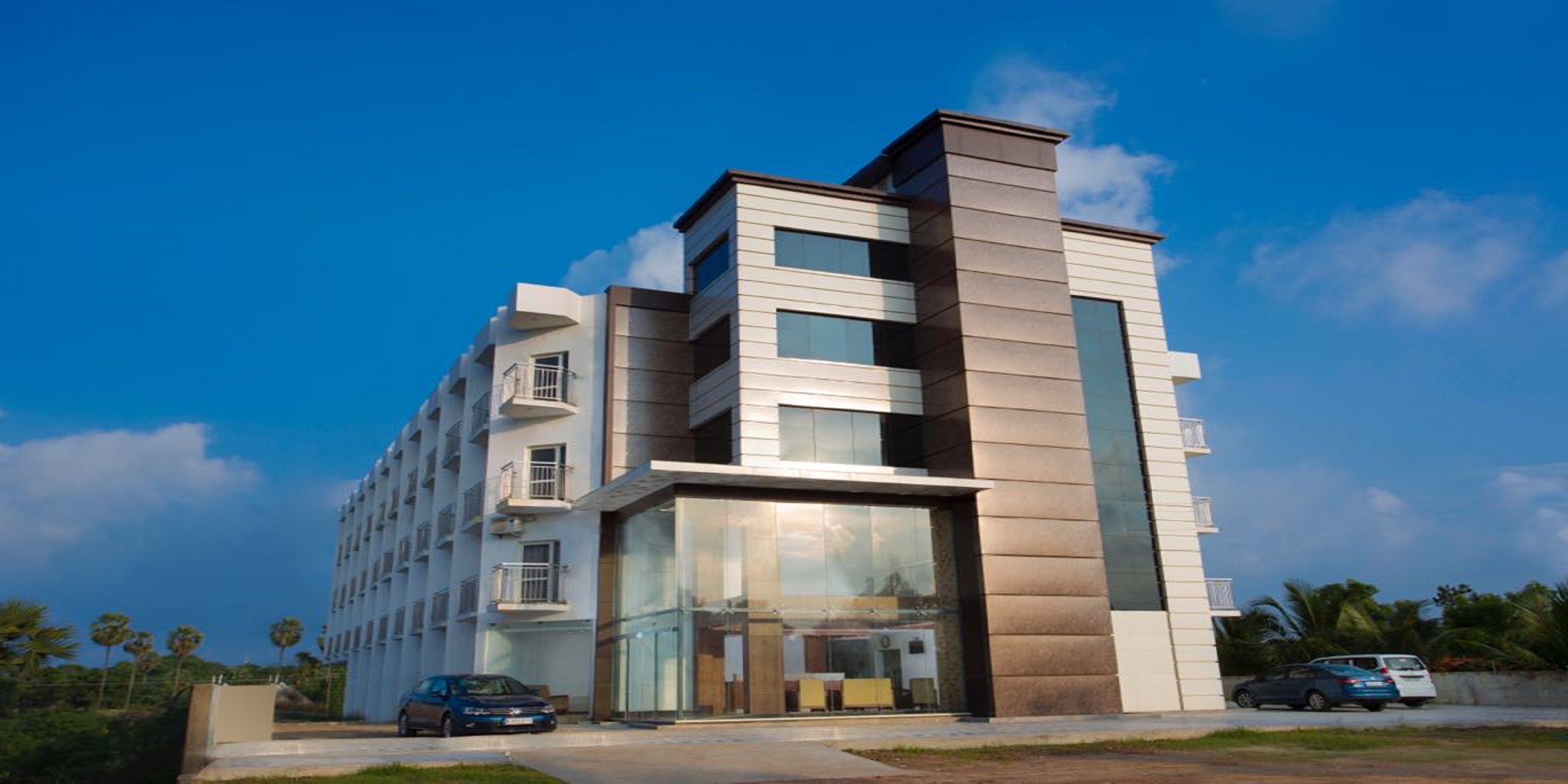 Aptin Crown 𝗕𝗢𝗢𝗞 Velankanni Hotel