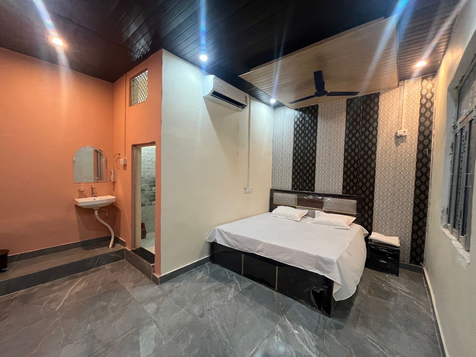 Hotel Ghatampur Inn 𝗕𝗢𝗢𝗞 Ghatampur Villa