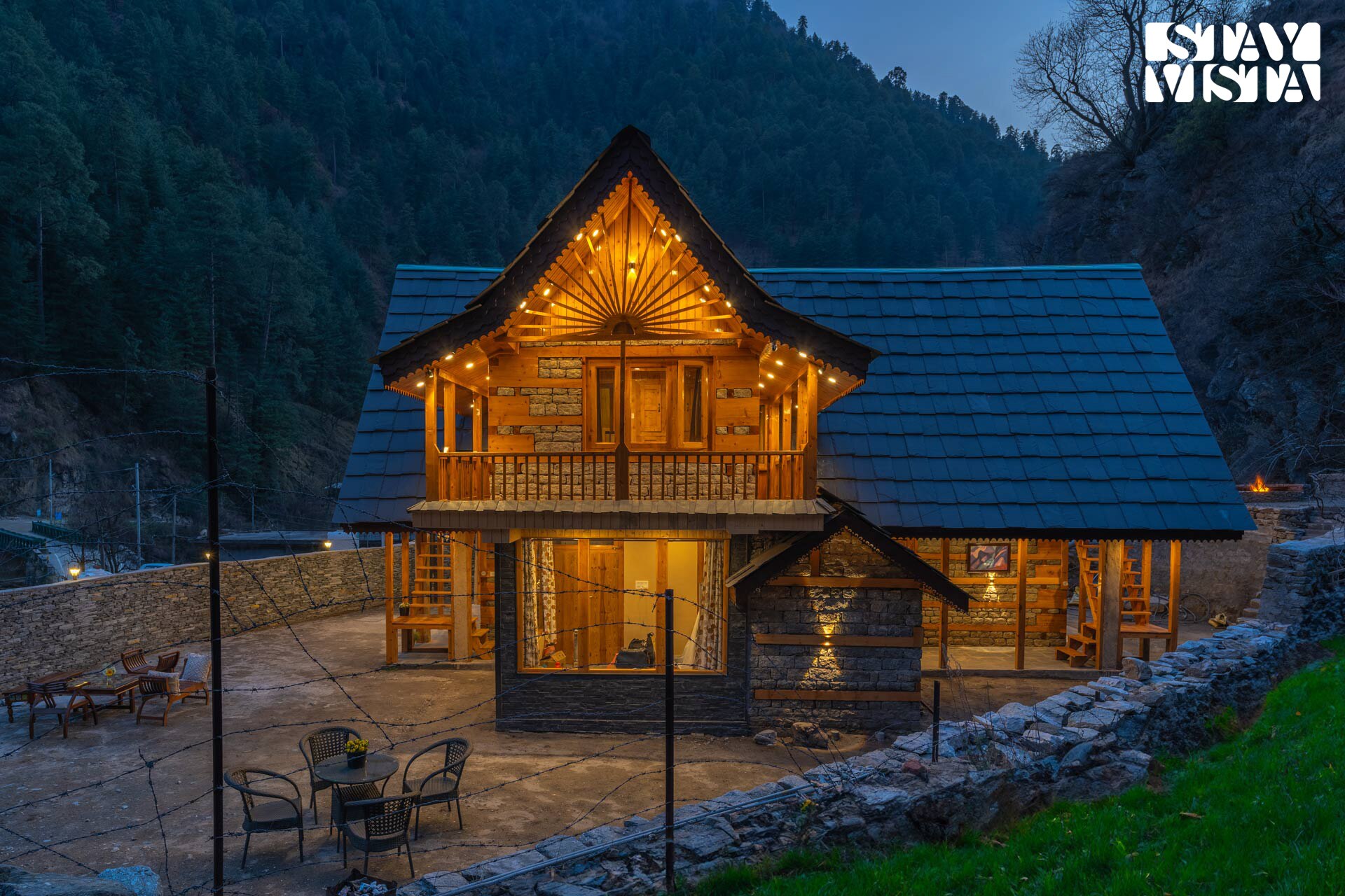 StayVista at Rustic Loft 2 @ Wisteria Whispers 𝗕𝗢𝗢𝗞 Gushaini Villa