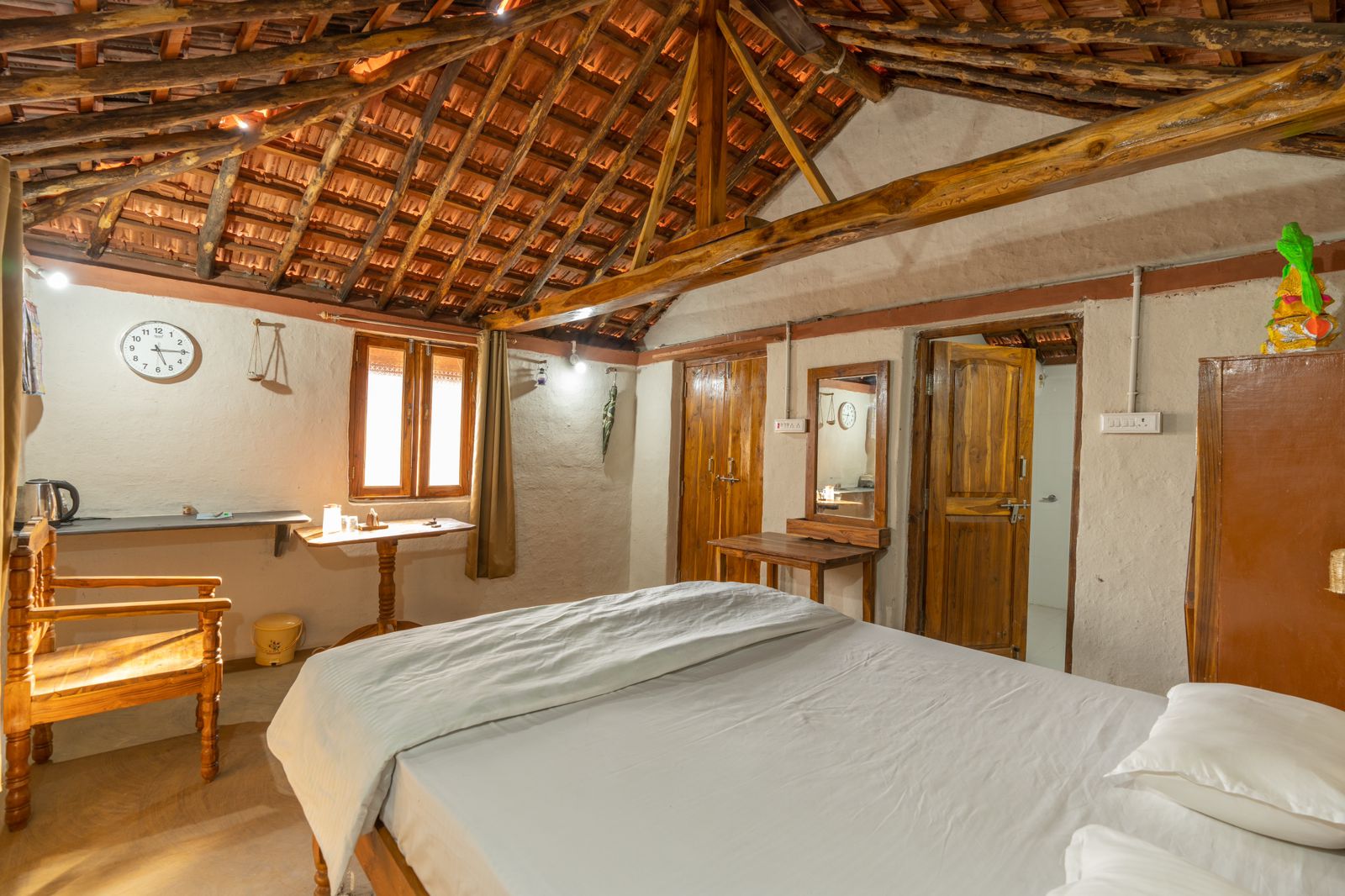 Sumans Courtyard 𝗕𝗢𝗢𝗞 Parasia Homestay