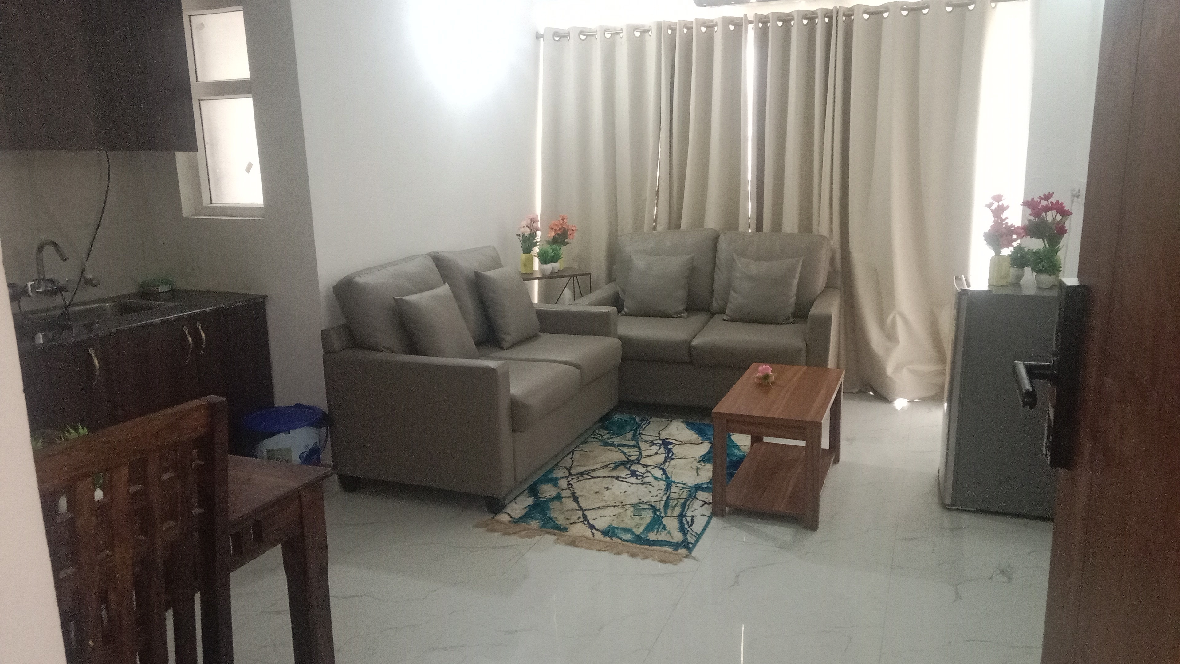 Earthcon Studios 𝗕𝗢𝗢𝗞 Noida Homestay
