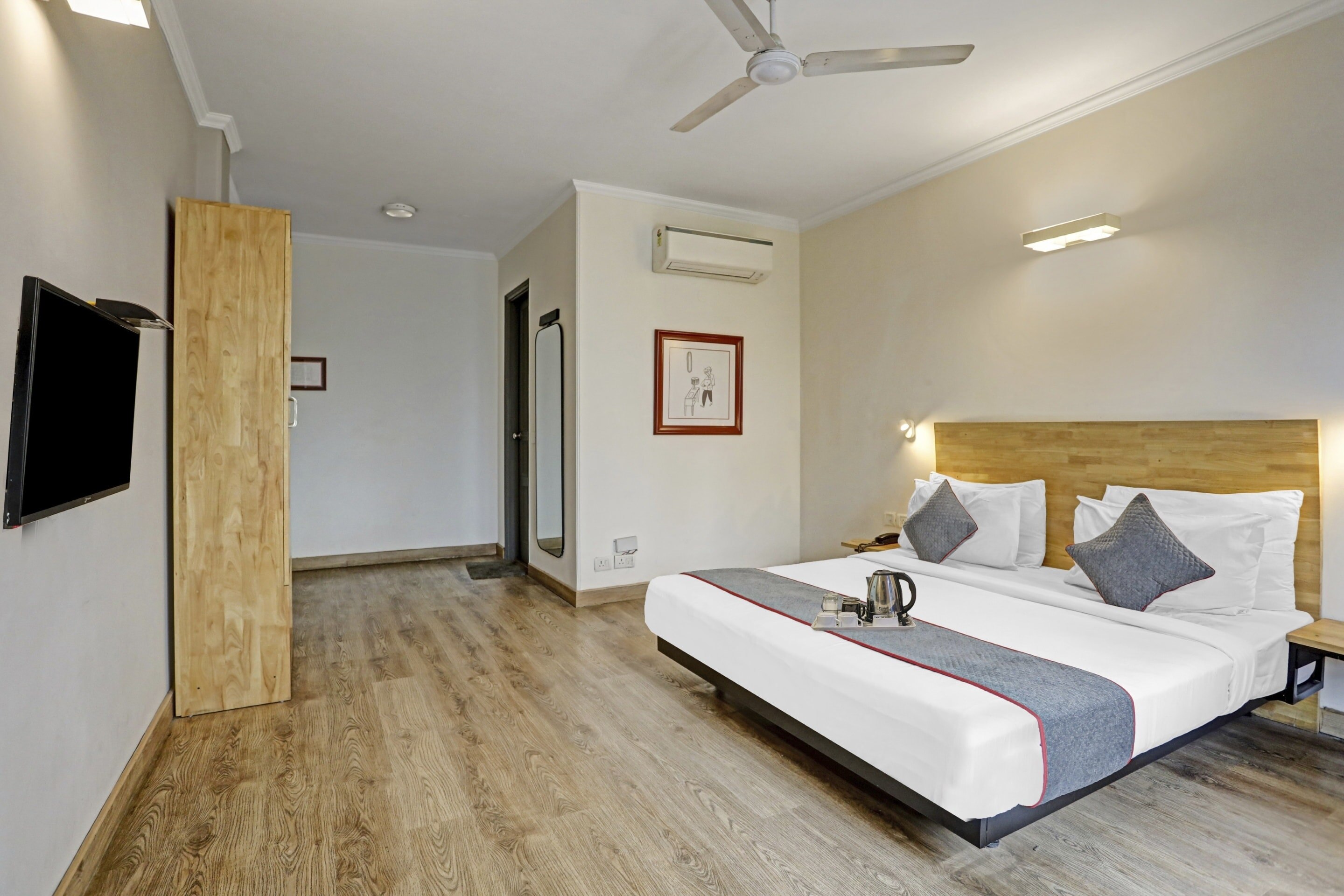 Super Townhouse Crystal Leaf 𝗕𝗢𝗢𝗞 Noida Hotel