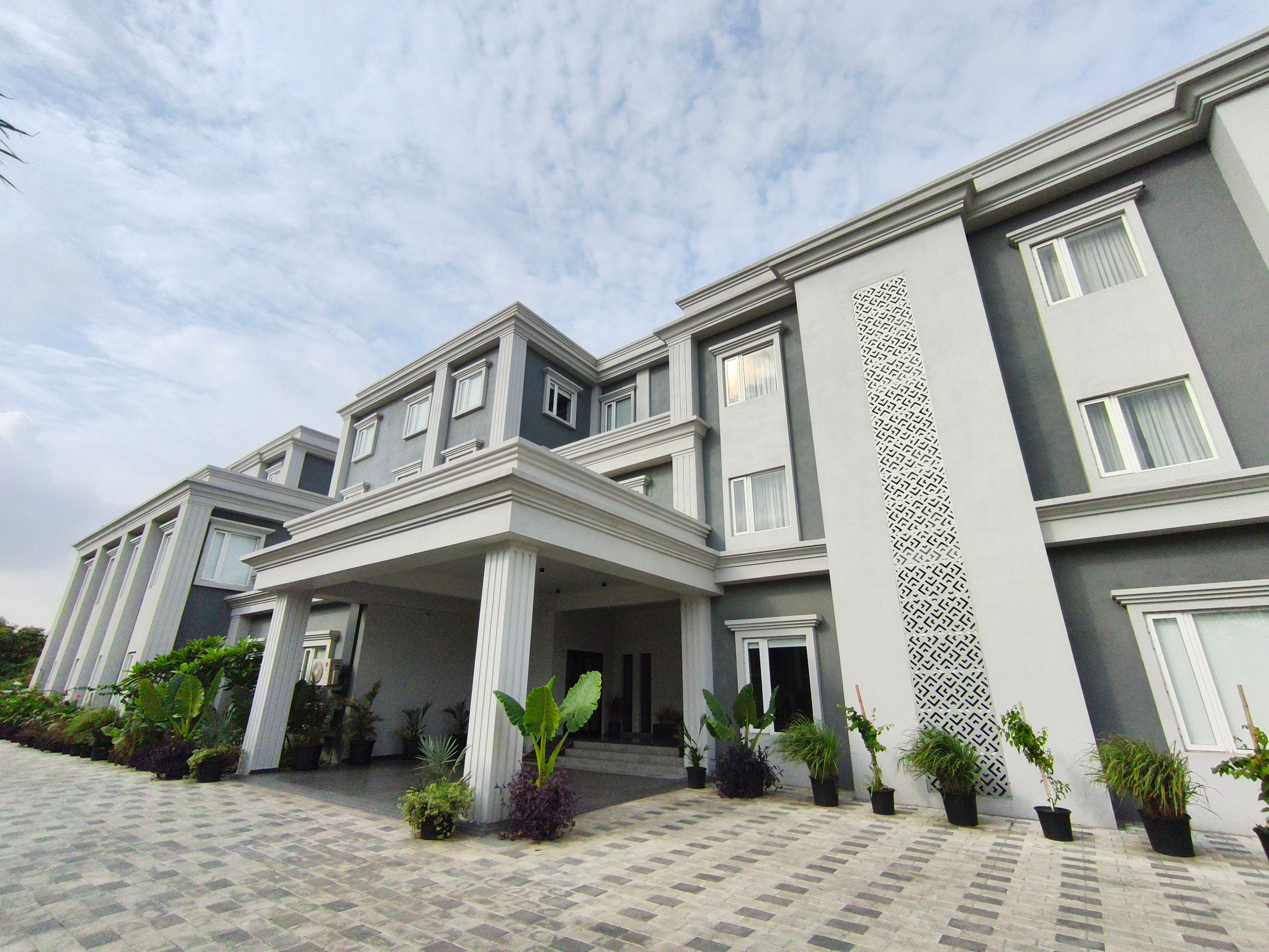 Hotel La Franklin 𝗕𝗢𝗢𝗞 Paradeep Hotel