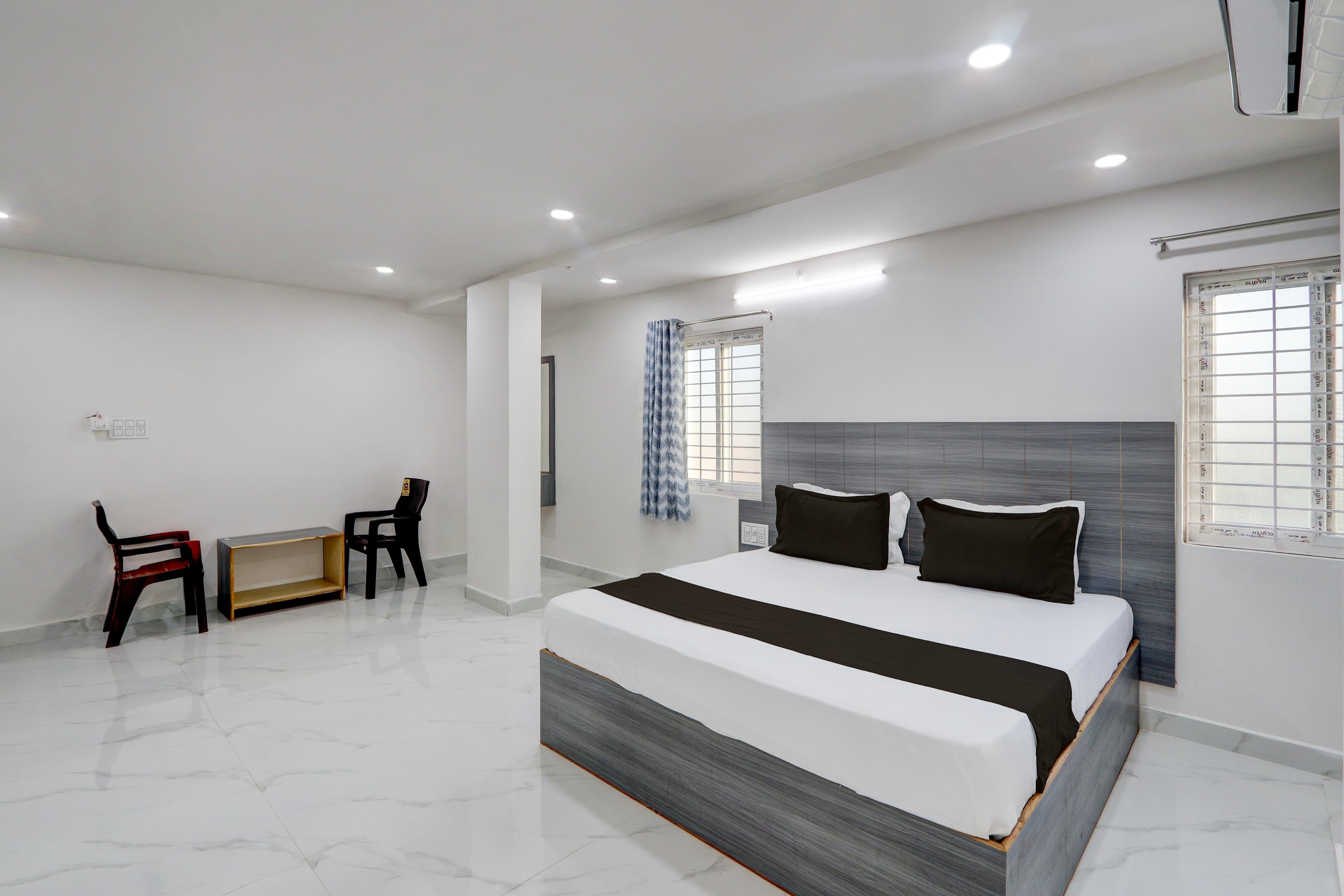 HOTEL O MURARI 𝗕𝗢𝗢𝗞 Karimnagar Hotel