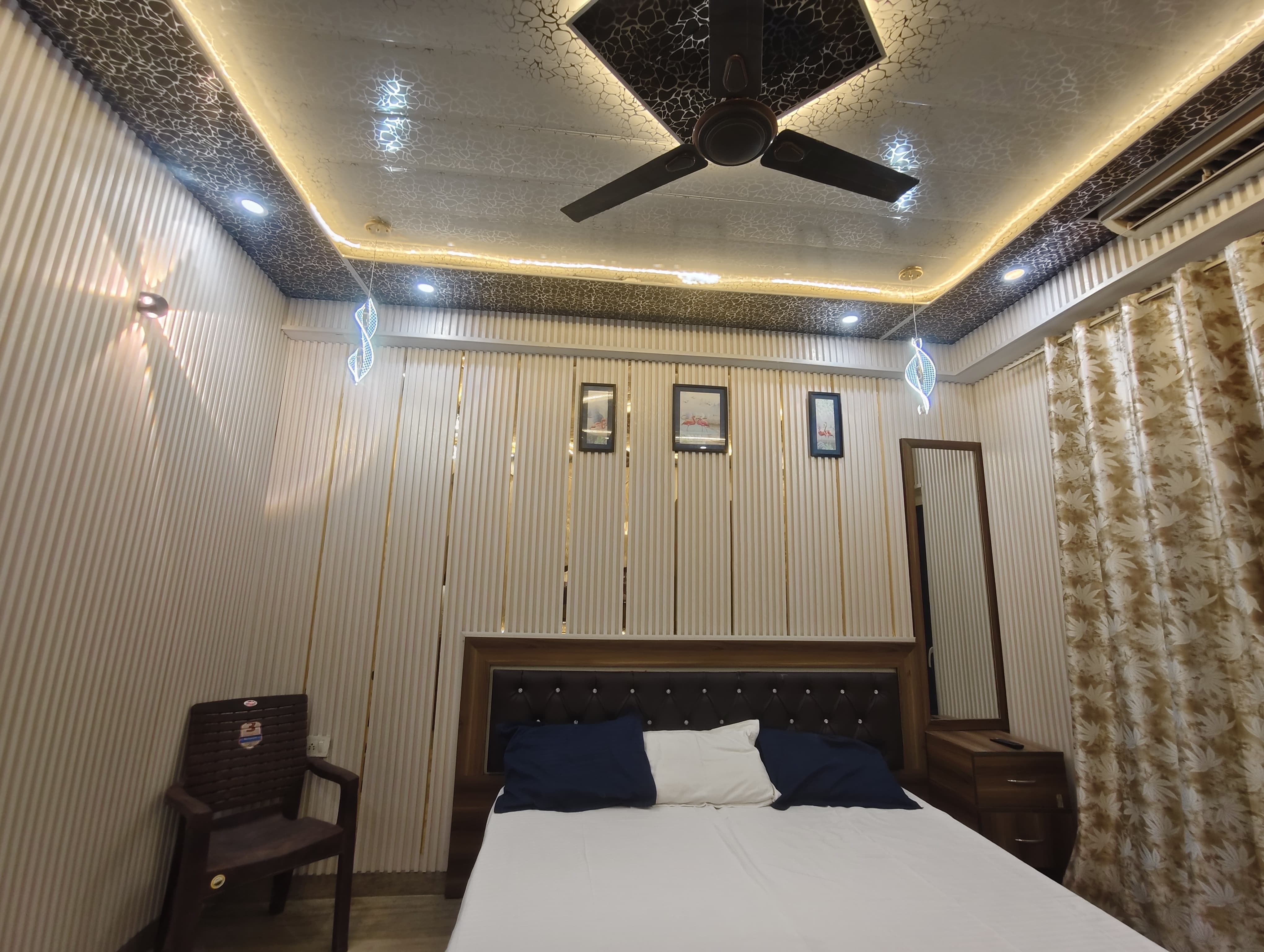 Reetakshit Stays -II 𝗕𝗢𝗢𝗞 Greater Noida Apartment