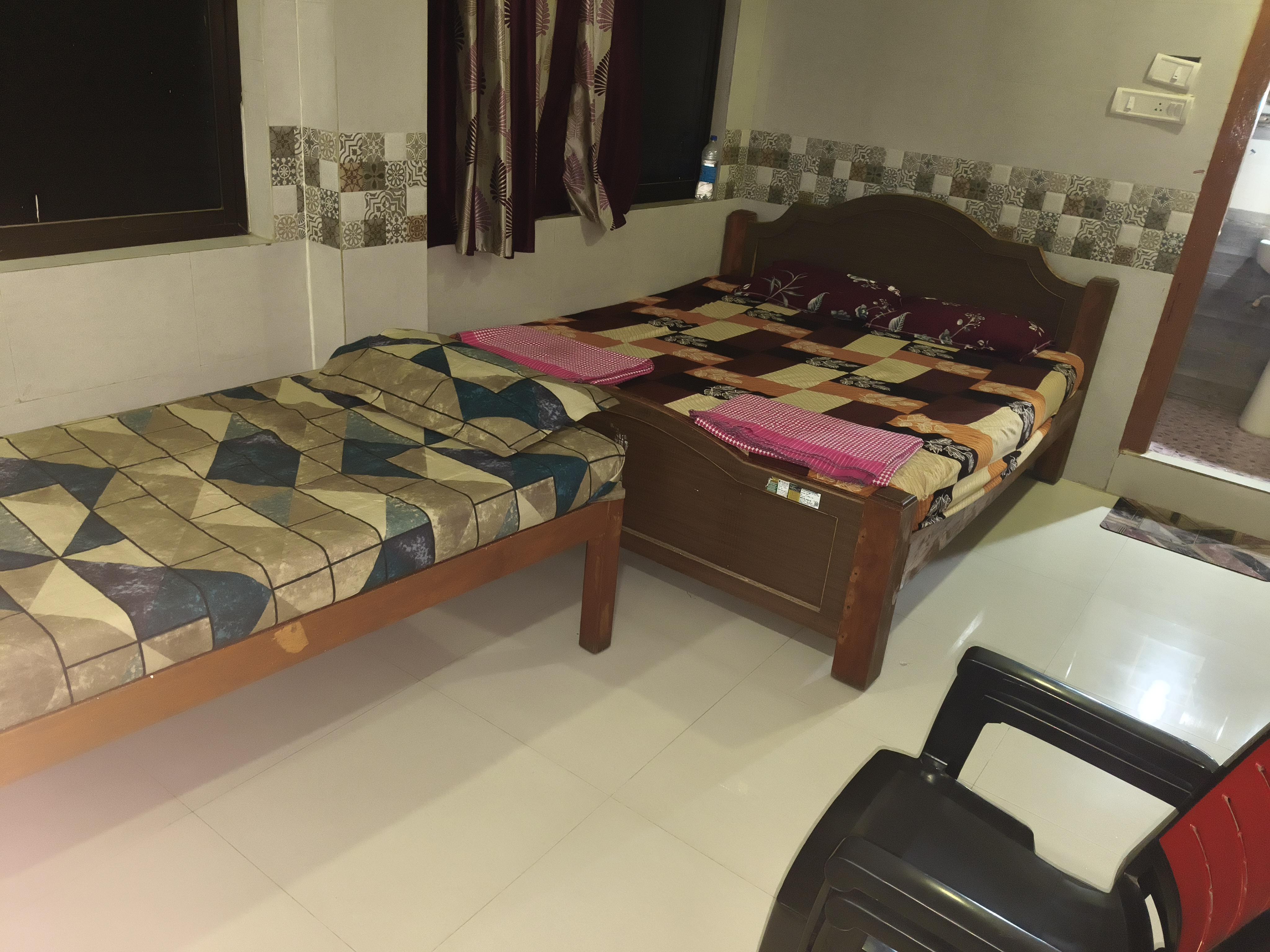 Parimala residency 𝗕𝗢𝗢𝗞 Mantralayam Homestay