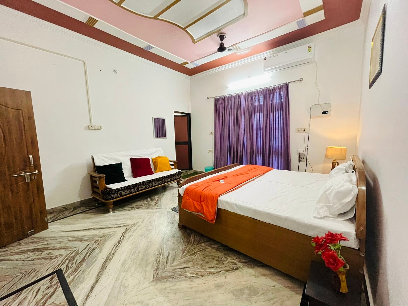 The green HomeStay apartment 𝗕𝗢𝗢𝗞 Ayodhya Homestay