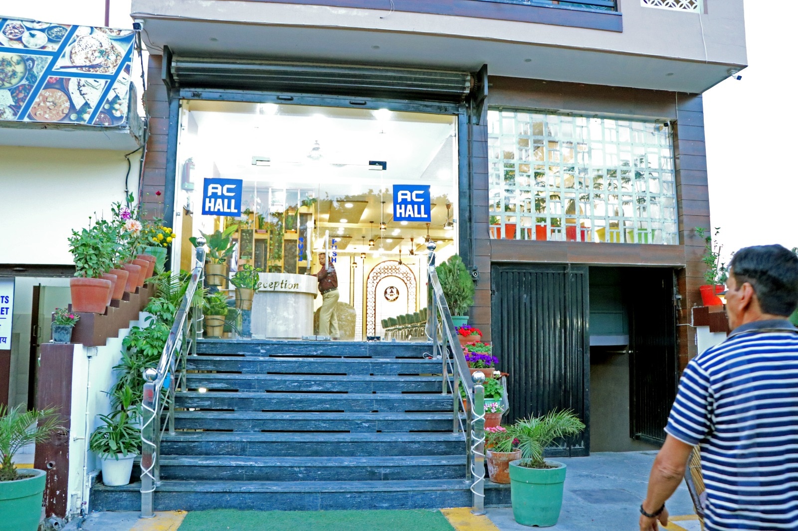 FOOD FREAKS RESTAURANTS AND CAFE 𝗕𝗢𝗢𝗞 Muzaffarnagar Hotel