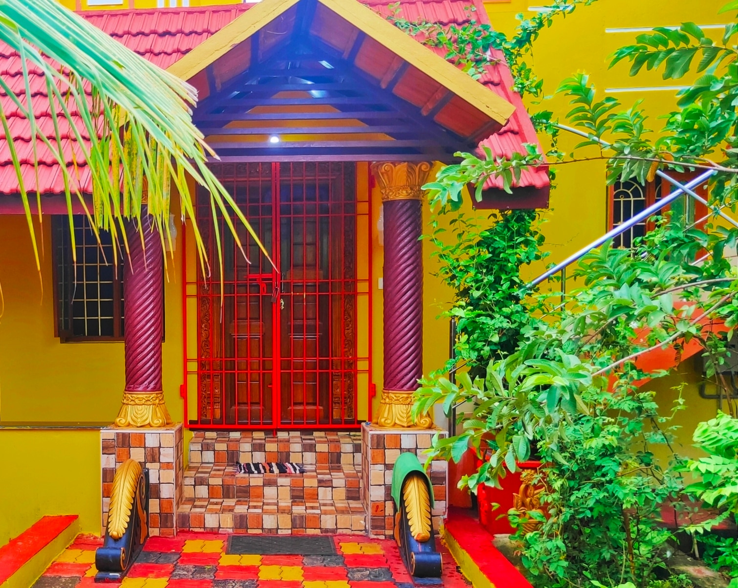 Smith garden, universal farm house 𝗕𝗢𝗢𝗞 Auroville Farm House