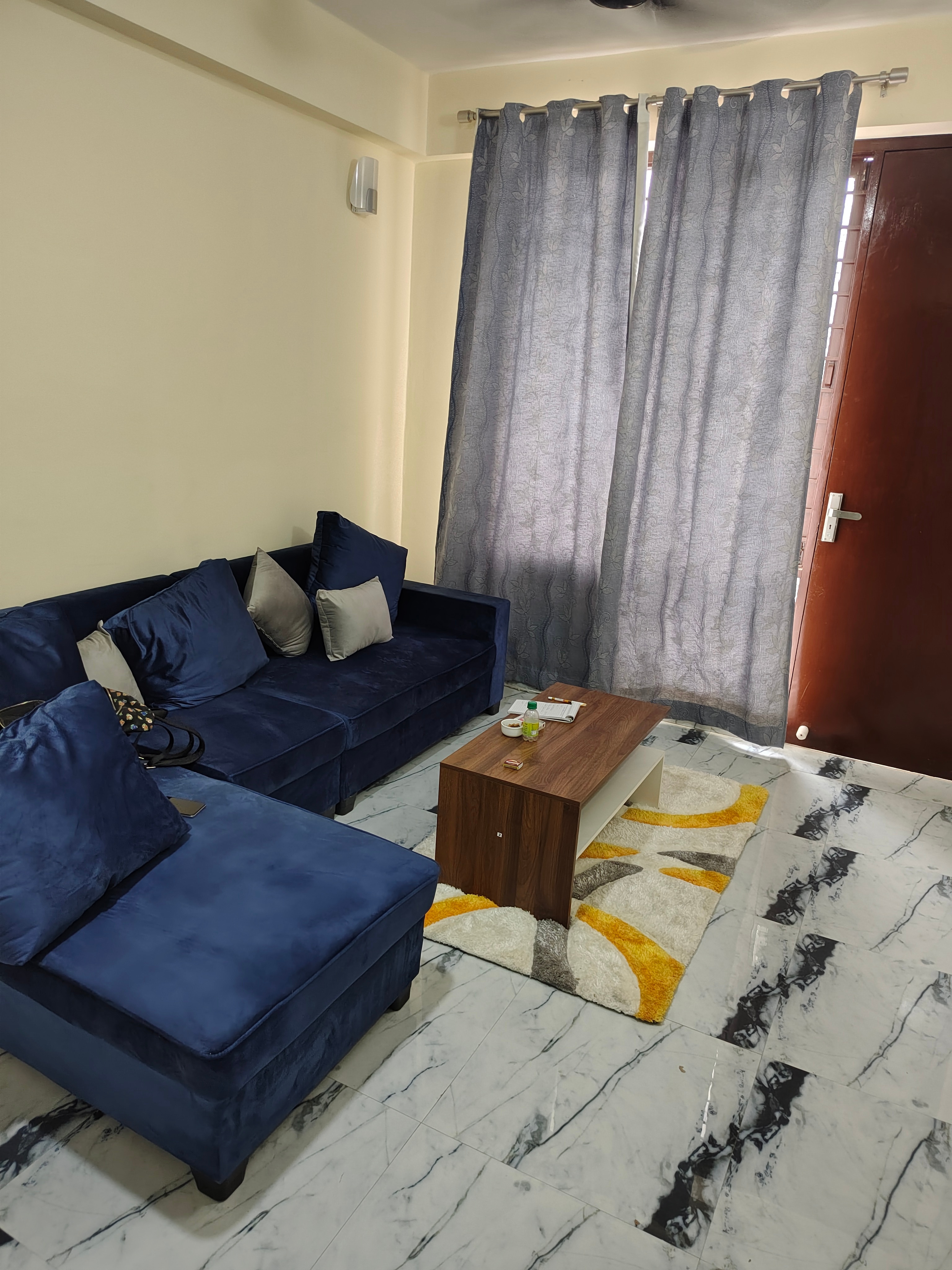 Radha Vintage 2 BNB 𝗕𝗢𝗢𝗞 Mathura Apartment
