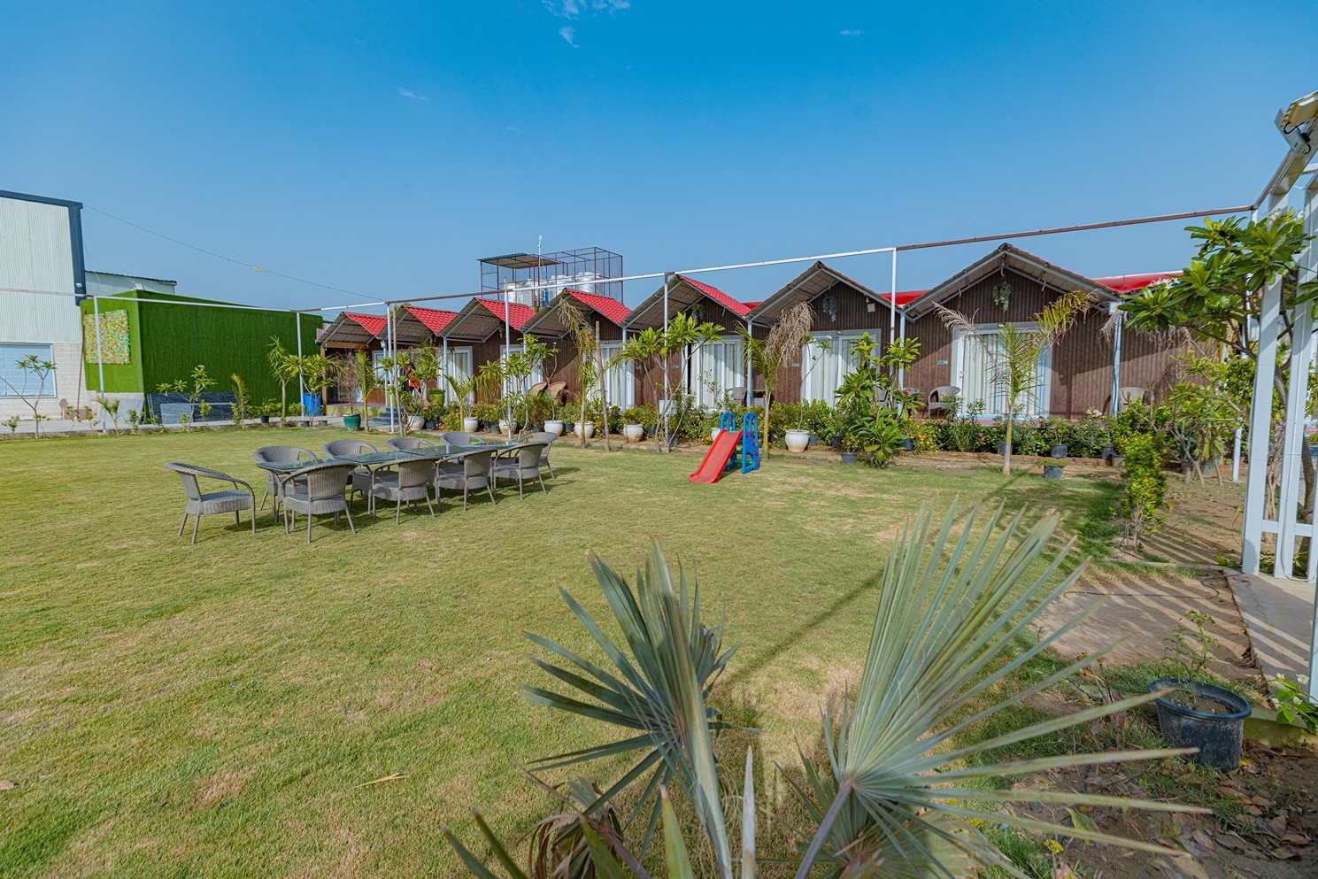 Chandrika Green Resorts Near Prem Mandir 𝗕𝗢𝗢𝗞 Vrindavan Hotel
