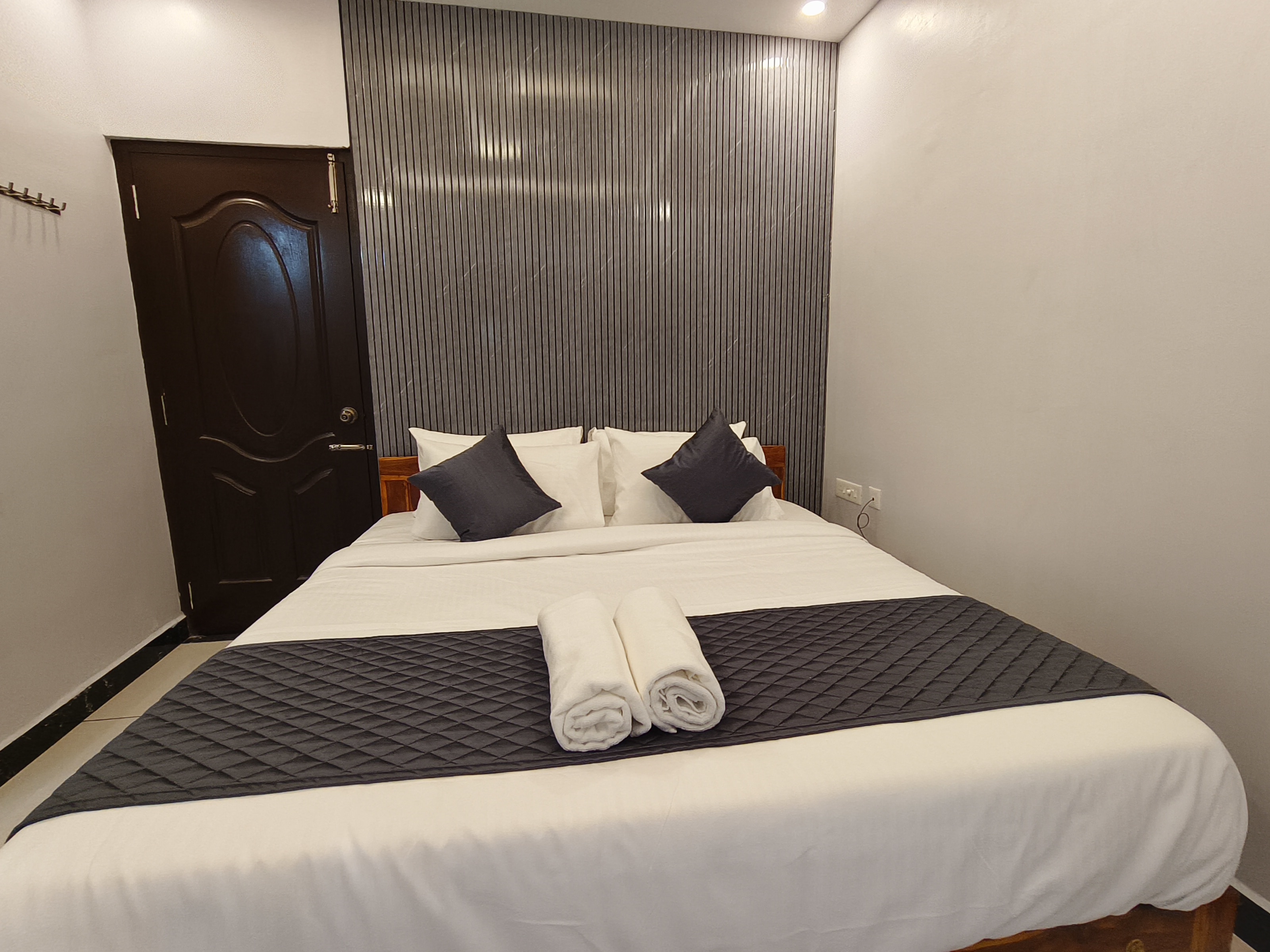 Sai RBM Grand Inn 𝗕𝗢𝗢𝗞 Auroville Hotel