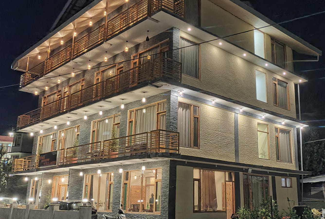 The Snow village 𝗕𝗢𝗢𝗞 Manali Hotel