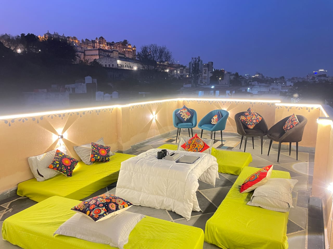 Funky Backpackers By Sunshin Hoteliers 𝗕𝗢𝗢𝗞 Udaipur Homestay
