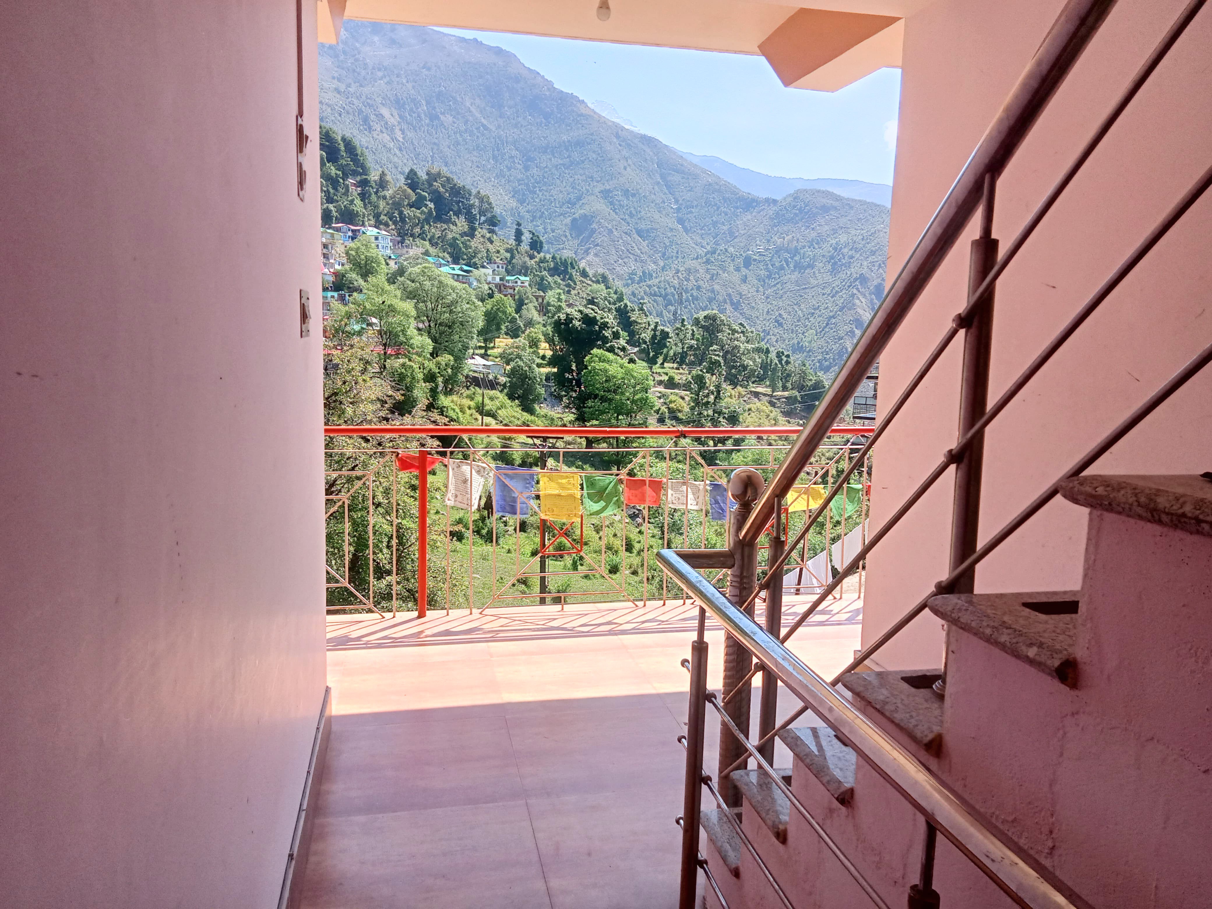 Aroma Cozy Hill View Homestay 𝗕𝗢𝗢𝗞 Dharamshala Homestay