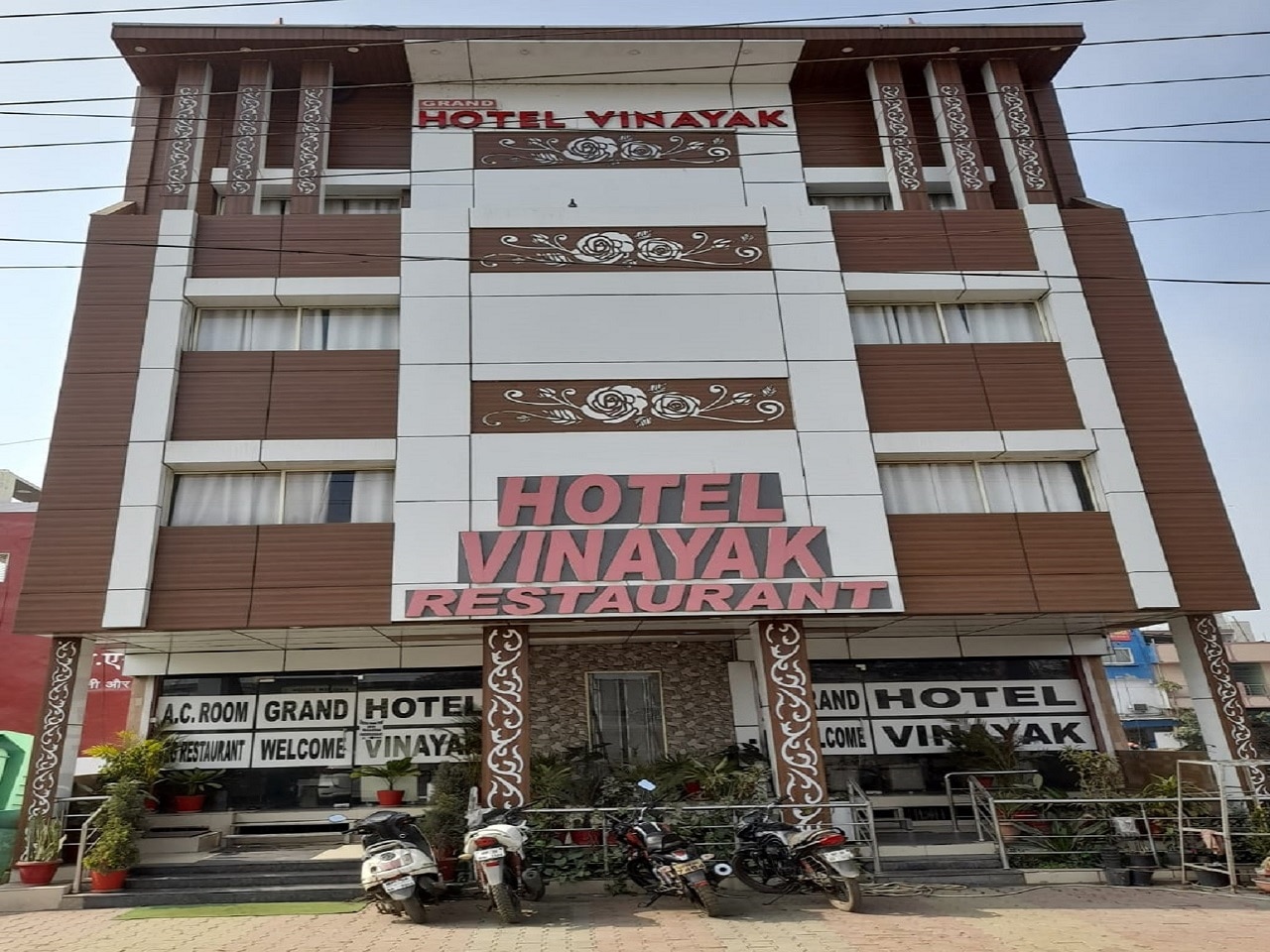 Grand Hotel Vinayak 𝗕𝗢𝗢𝗞 Bhopal Hotel