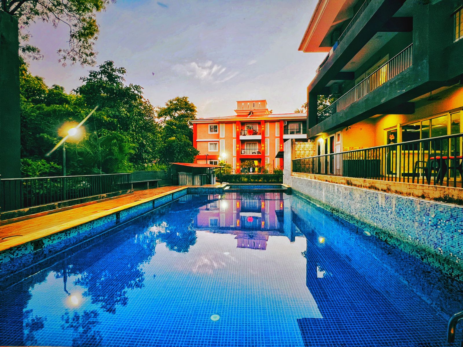 Elegant 2bhk stay with pool near the major beaches 𝗕𝗢𝗢𝗞 Goa Apartment