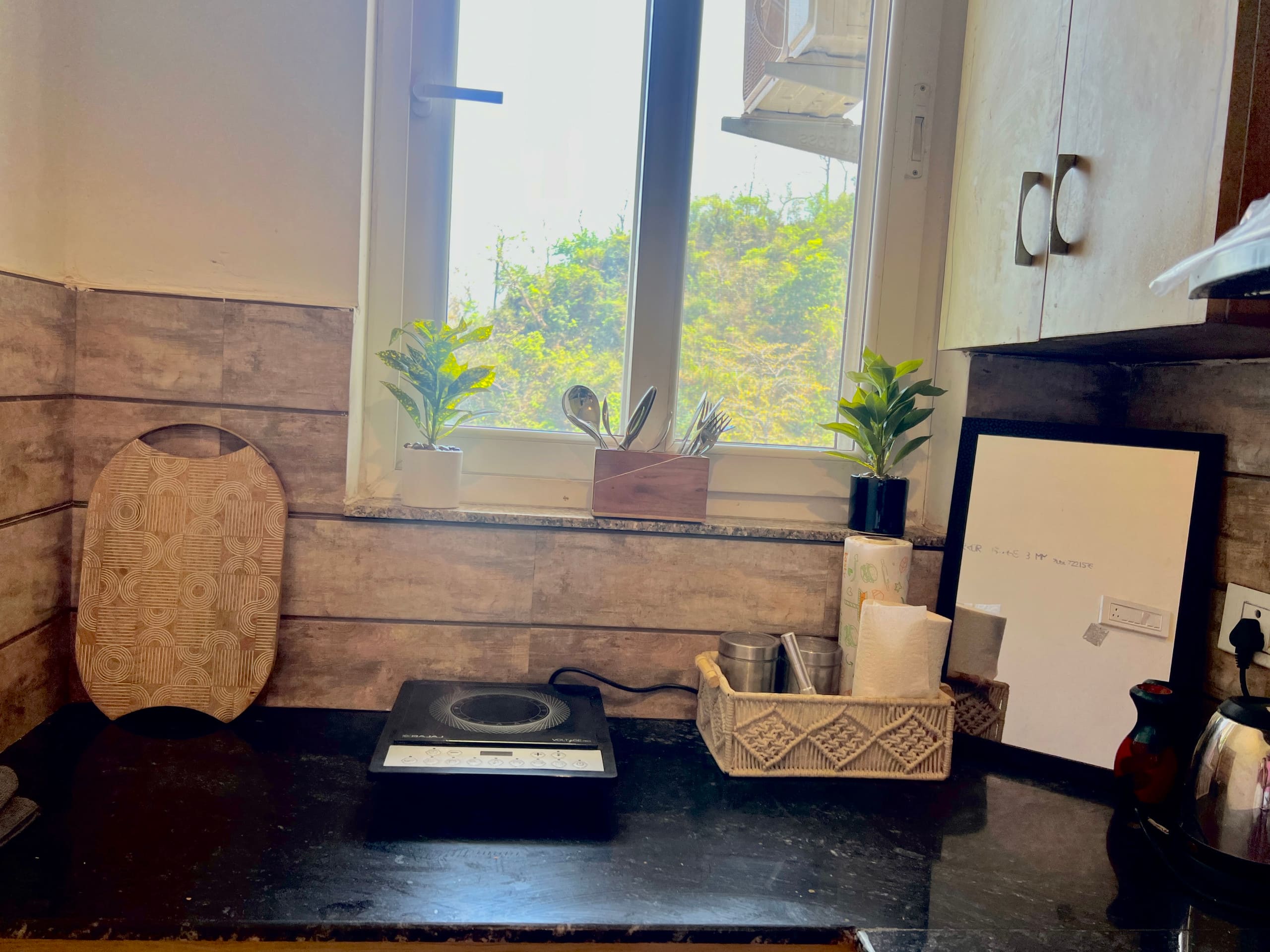 A Calm Stay Near Laxman Jhula 𝗕𝗢𝗢𝗞 Rishikesh Apartment