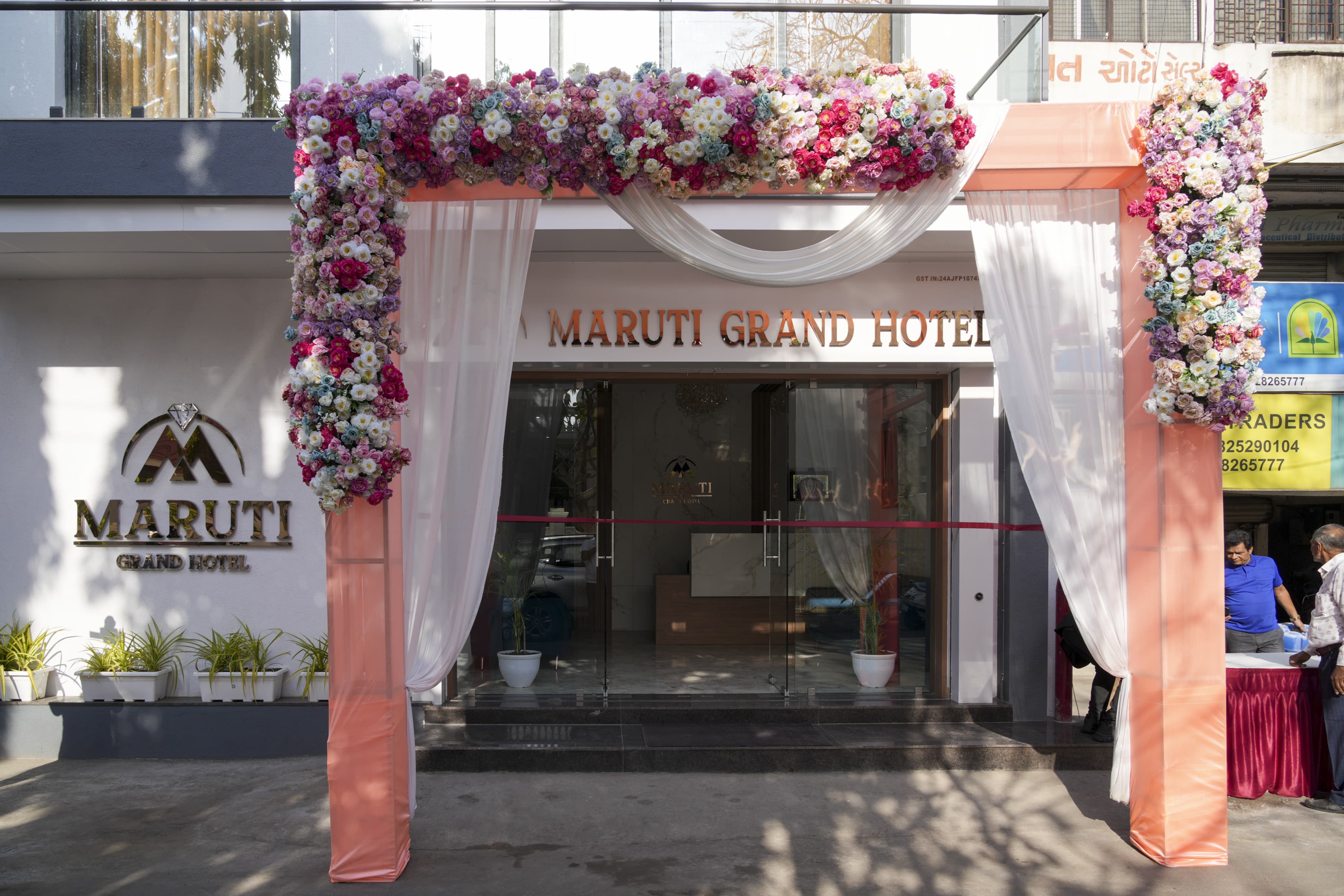 MARUTI GRAND HOTEL 𝗕𝗢𝗢𝗞 Rajkot Hotel