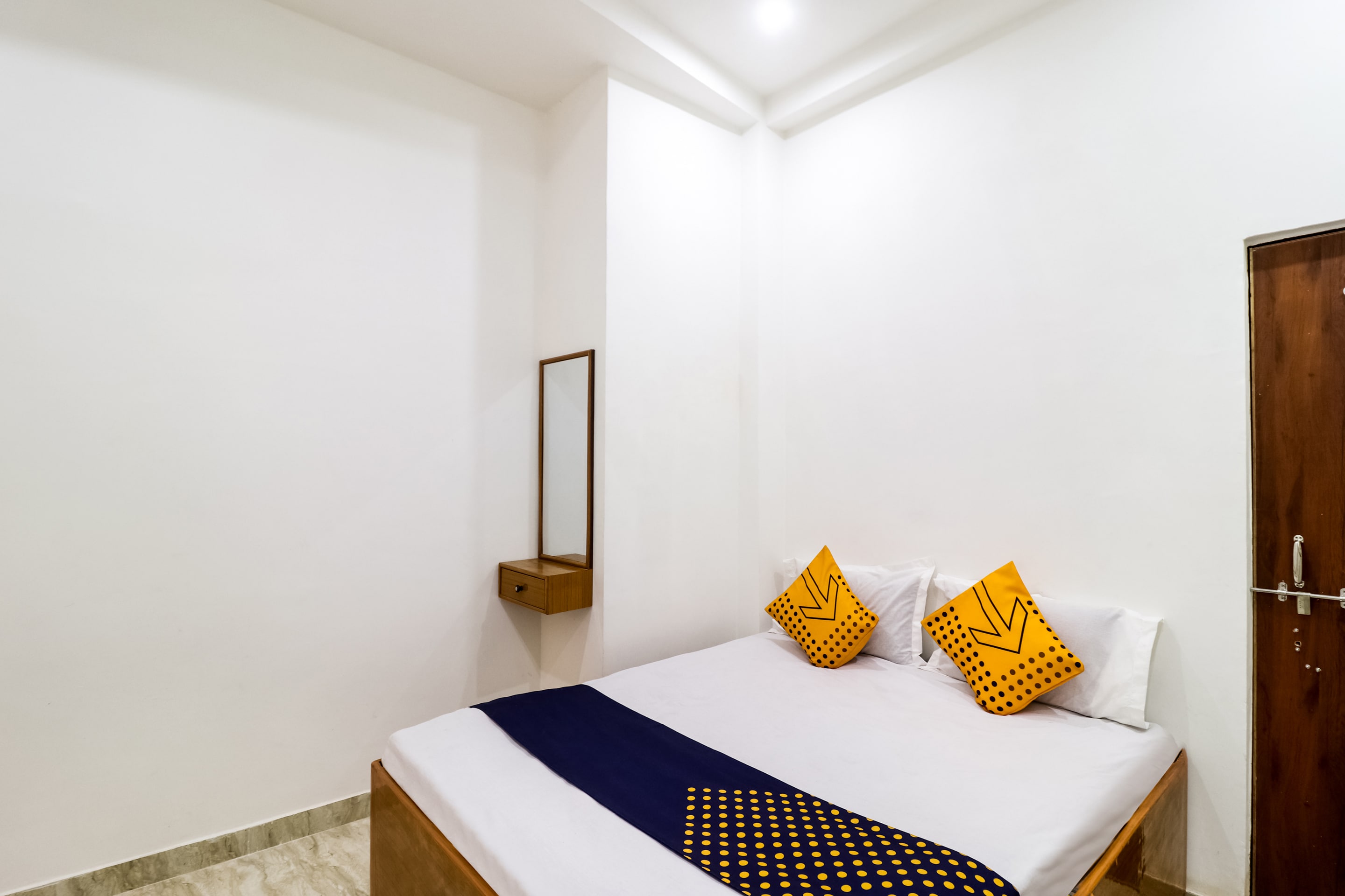 SPOT ON Anand P. Guest House 𝗕𝗢𝗢𝗞 Varanasi Hotel