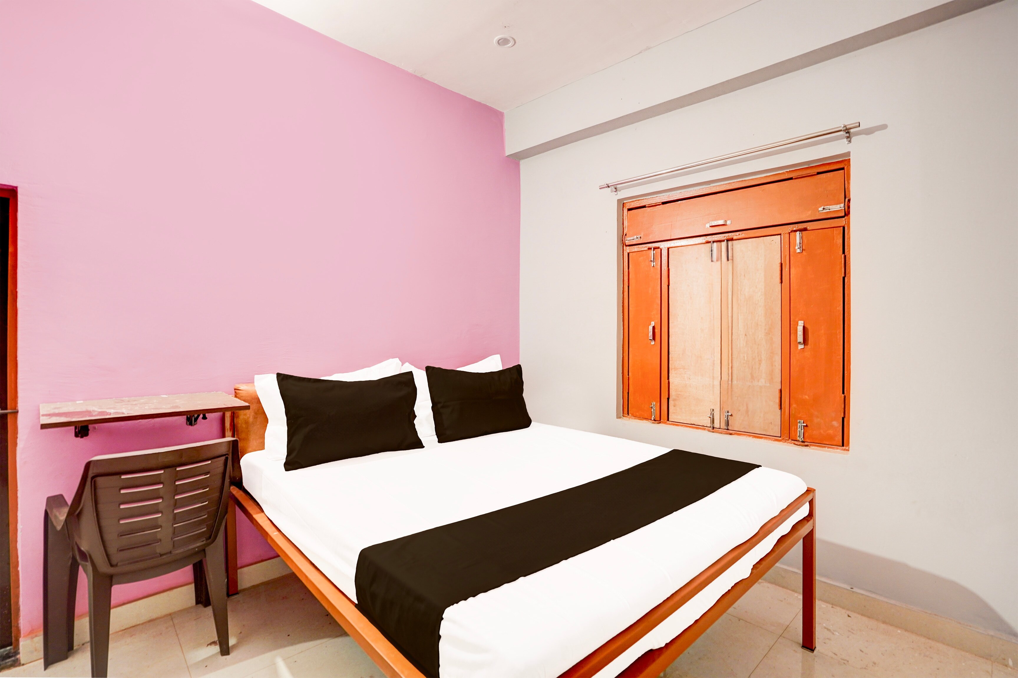 Spot On Star AJS INN 𝗕𝗢𝗢𝗞 Prayagraj Hotel