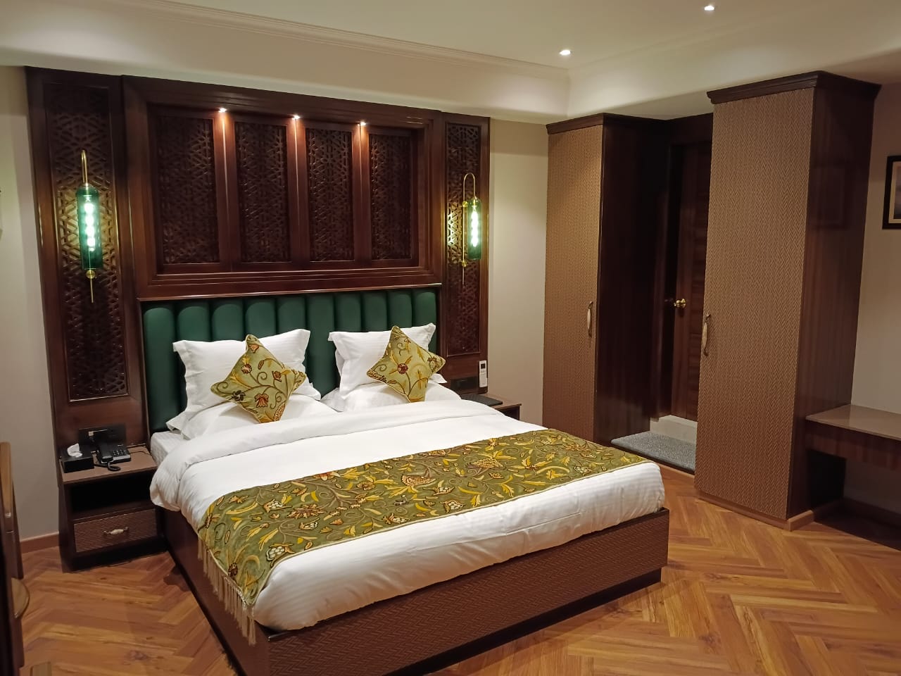 GOLDEN NEST ENTIRE 4BHK APARTMENT 𝗕𝗢𝗢𝗞 Srinagar Apartment