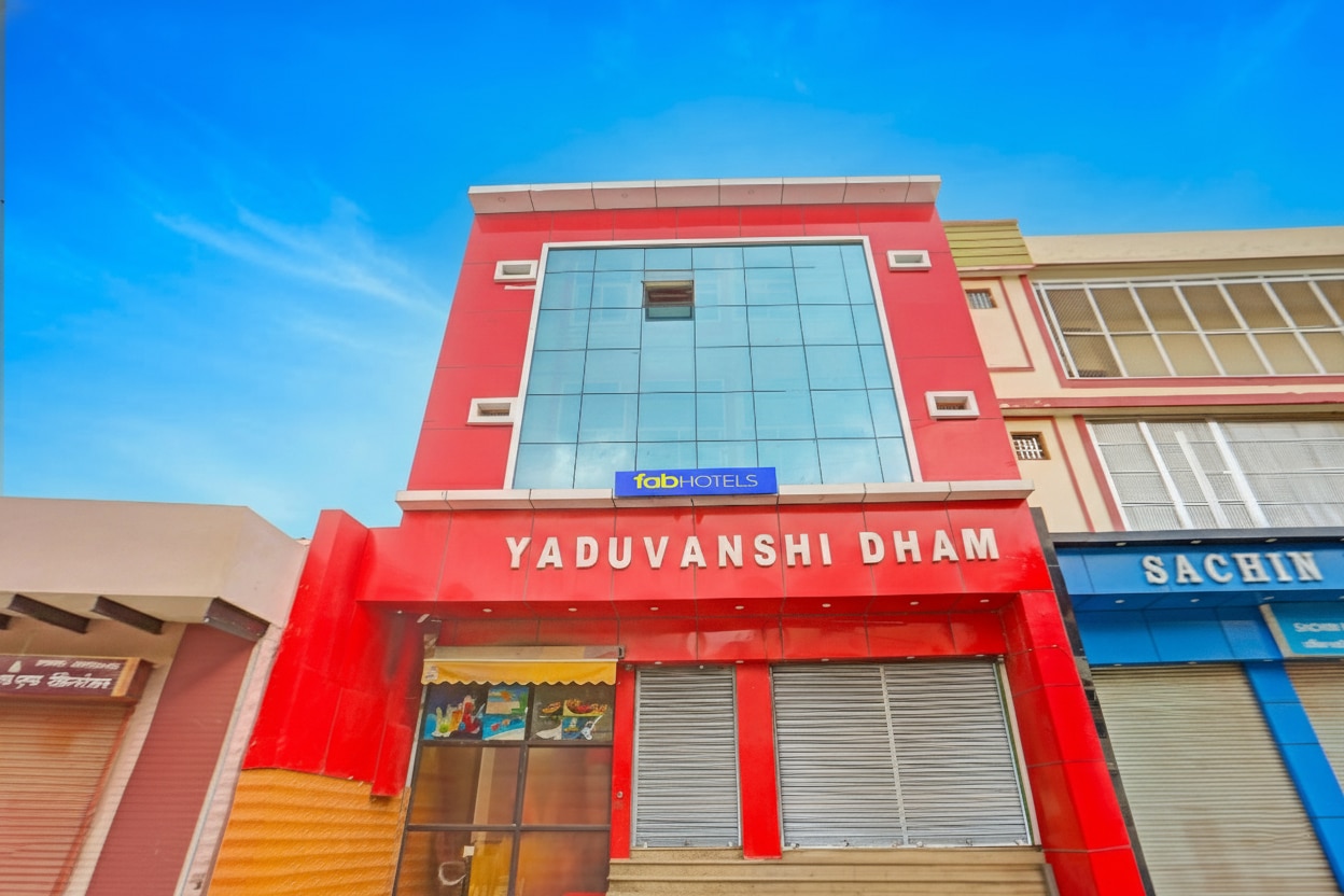 Via Yadhuvanshi Dhaam 𝗕𝗢𝗢𝗞 Vrindavan Hotel