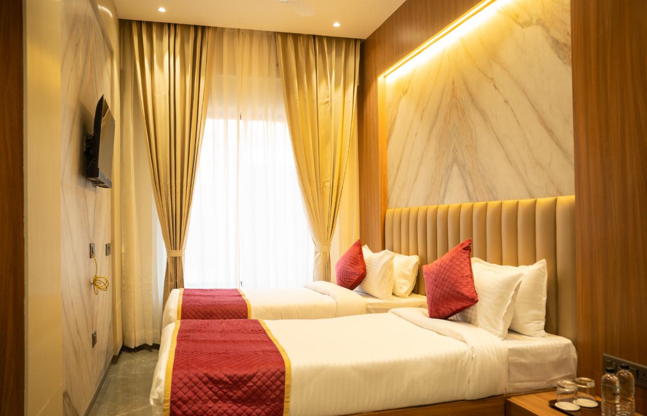 Rooms of Fun Hotels - Hotel in Gandhidham