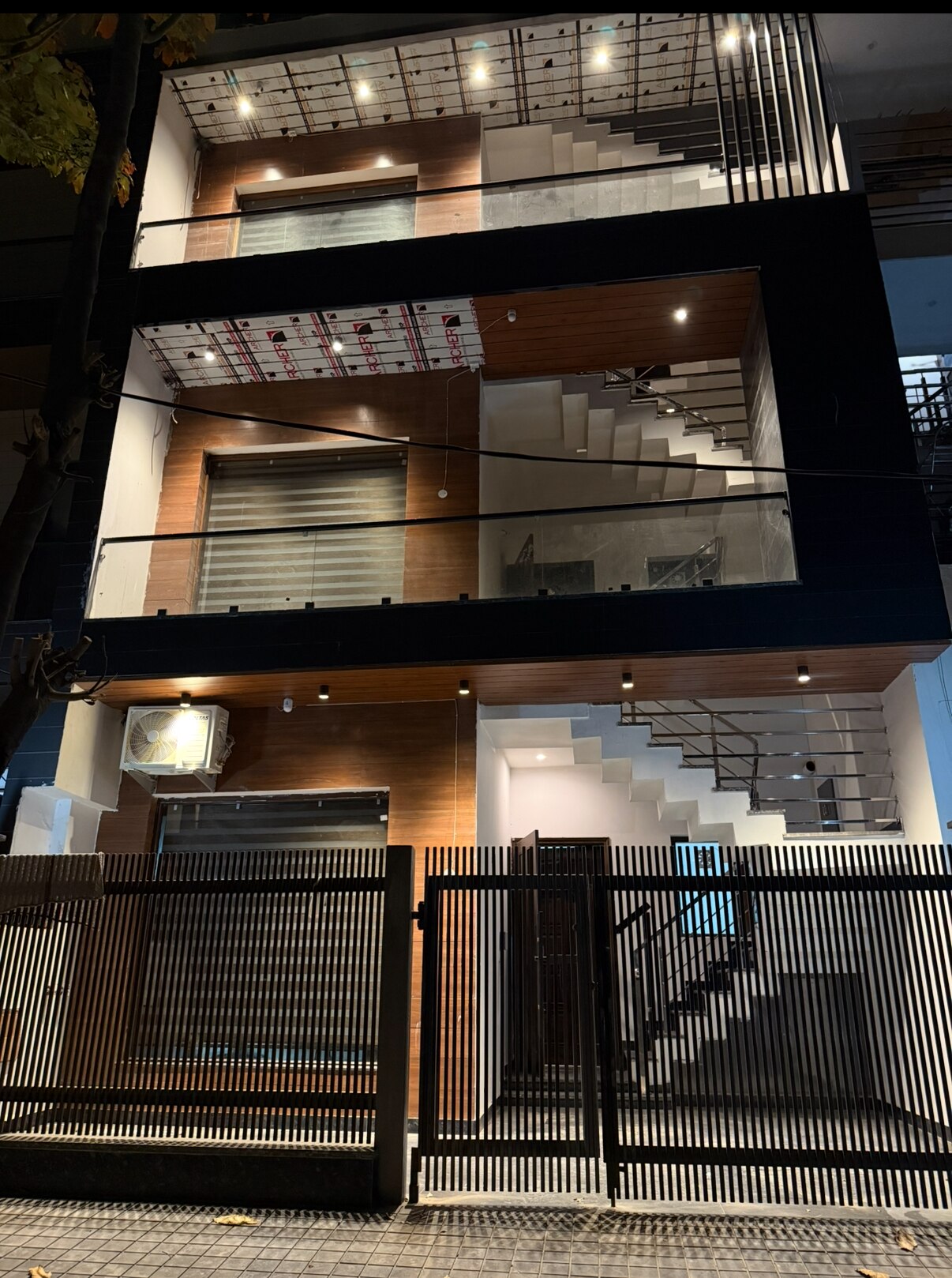 4 BHK Levi Homes Escape Relax Enjoy 𝗕𝗢𝗢𝗞 Zirakpur Homestay