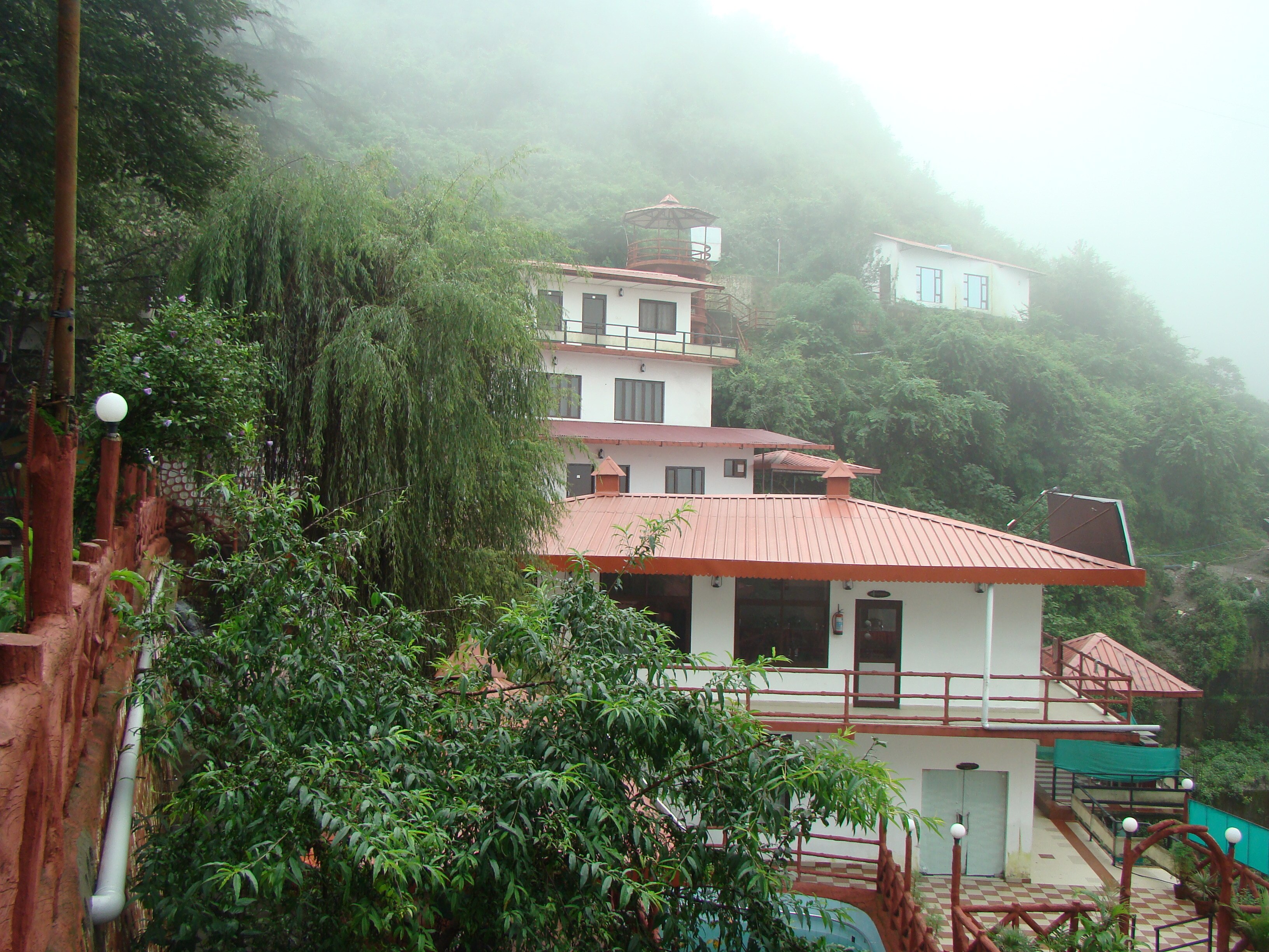 CEYONE CLASSIC FALL RESORT 𝗕𝗢𝗢𝗞 Mussoorie Resort