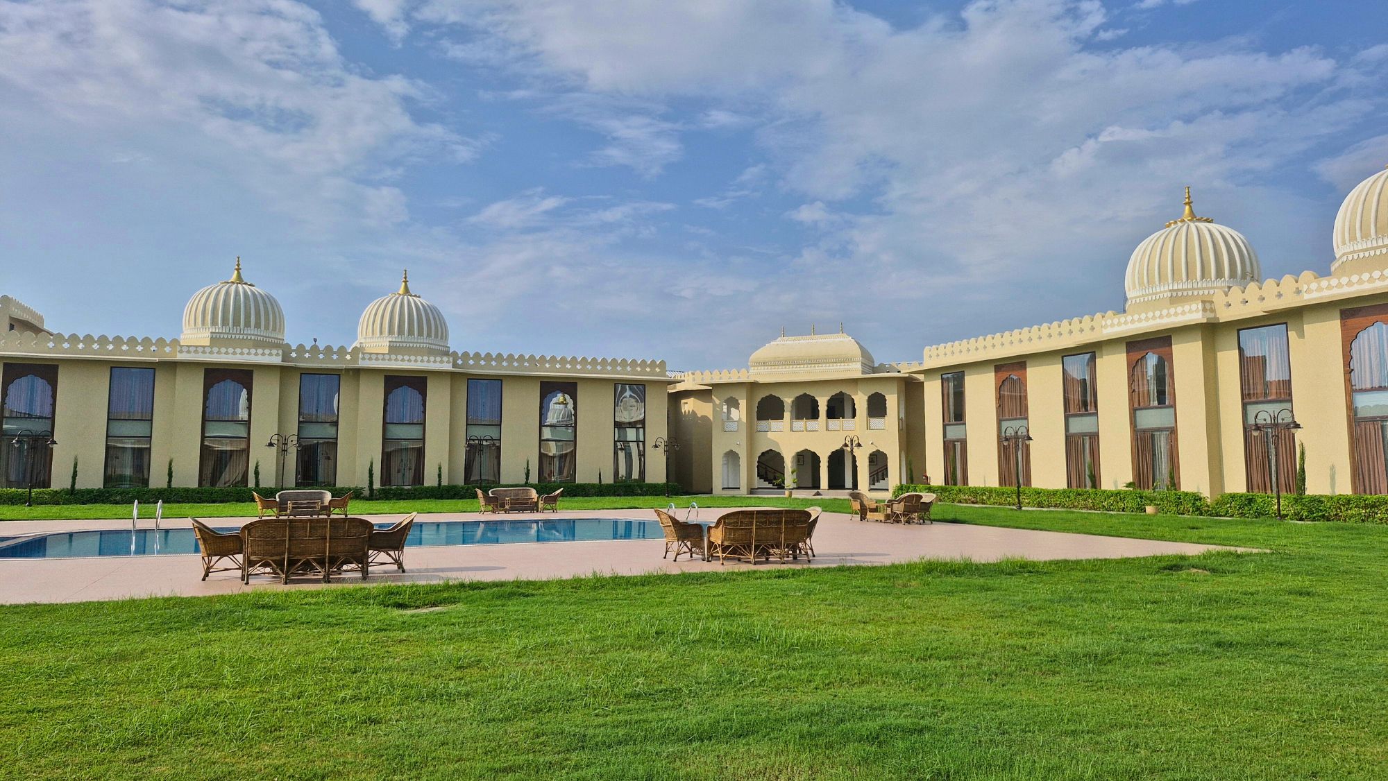 Raj Vilas The Palace 𝗕𝗢𝗢𝗞 Orchha Hotel