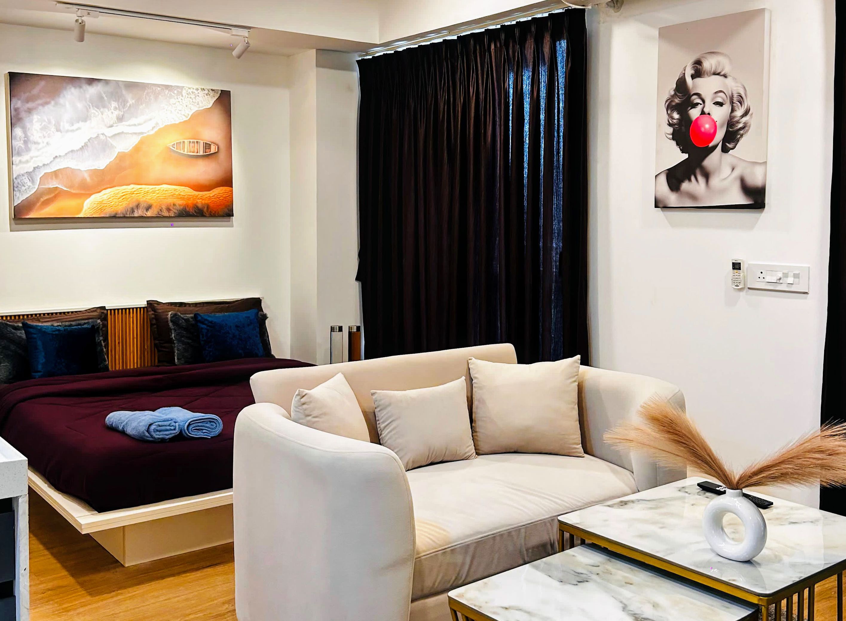 Crown Elite Luxury Studio Airport Symbiosis Homestay Pune - Reviews ...