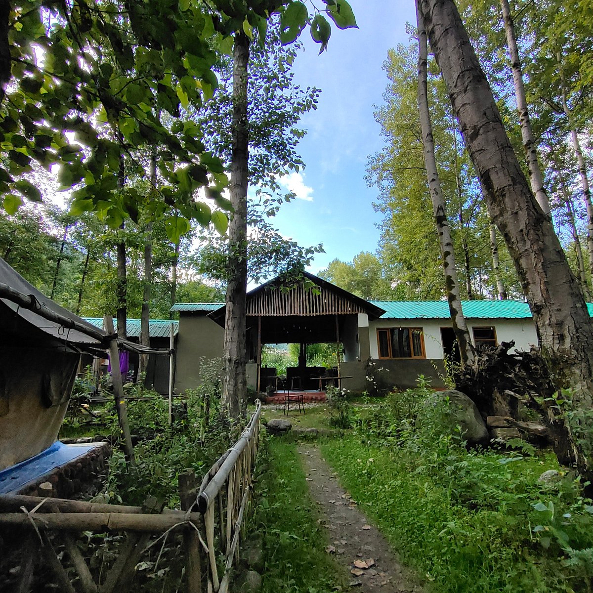 WOODS CAMP DINE MANALI 𝗕𝗢𝗢𝗞 Manali Homestay