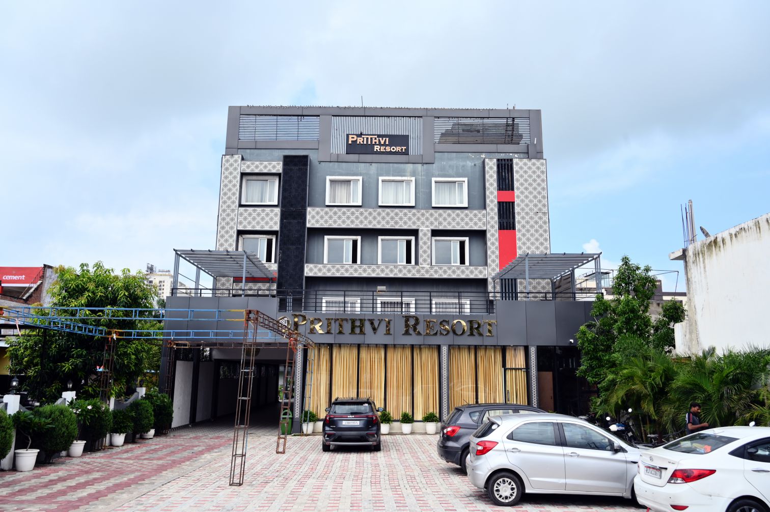 Prithvi Resort 𝗕𝗢𝗢𝗞 Lucknow Hotel