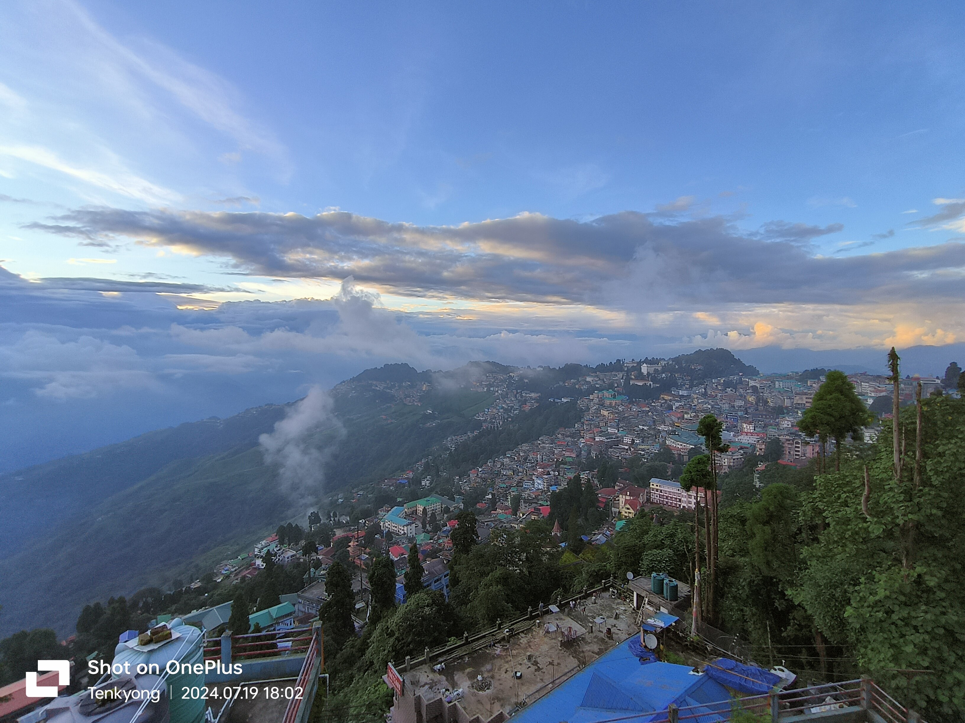 Ten'z Homestay 𝗕𝗢𝗢𝗞 Darjeeling Apartment