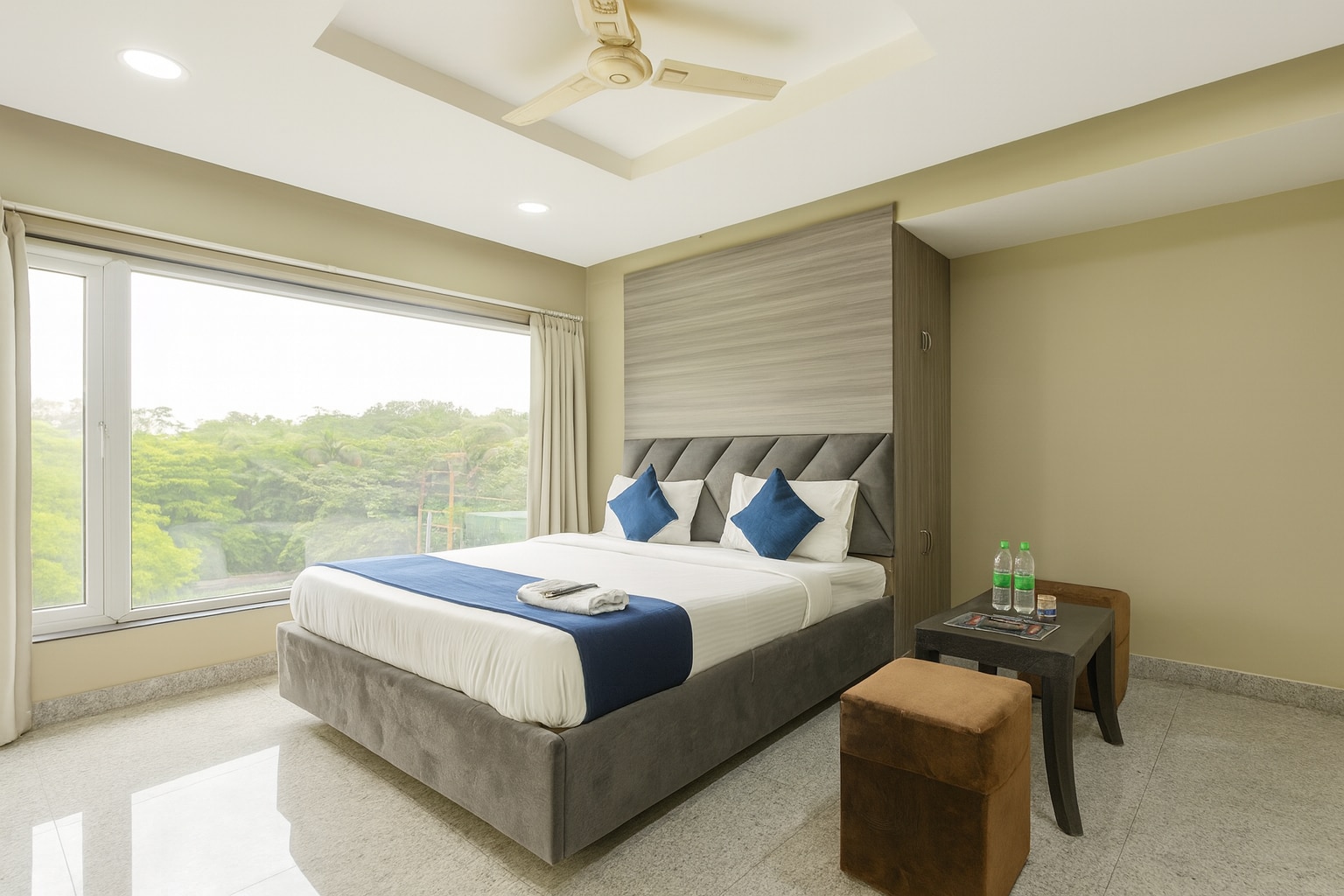 Hotel Classic Inn 𝗕𝗢𝗢𝗞 Indore Hotel