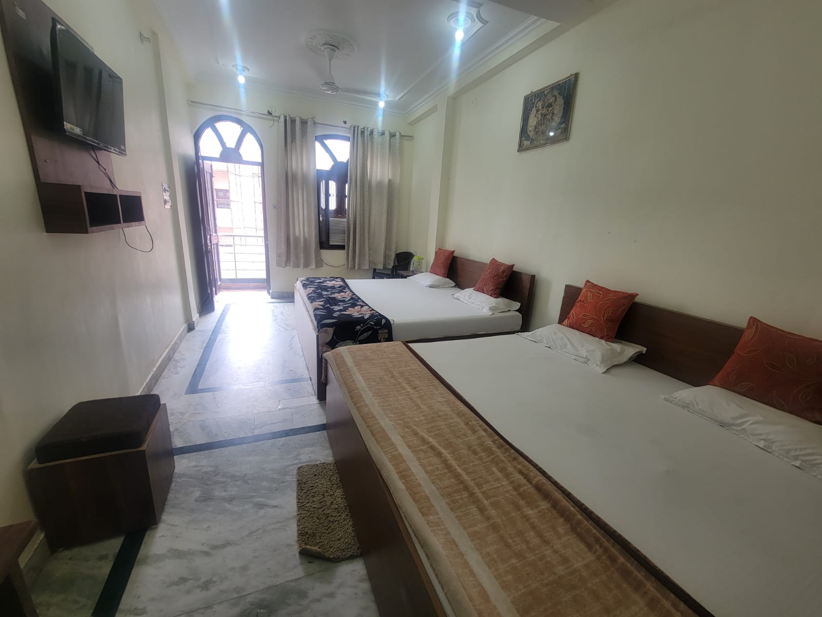 Airavat Nivas 𝗕𝗢𝗢𝗞 Vrindavan Guest House