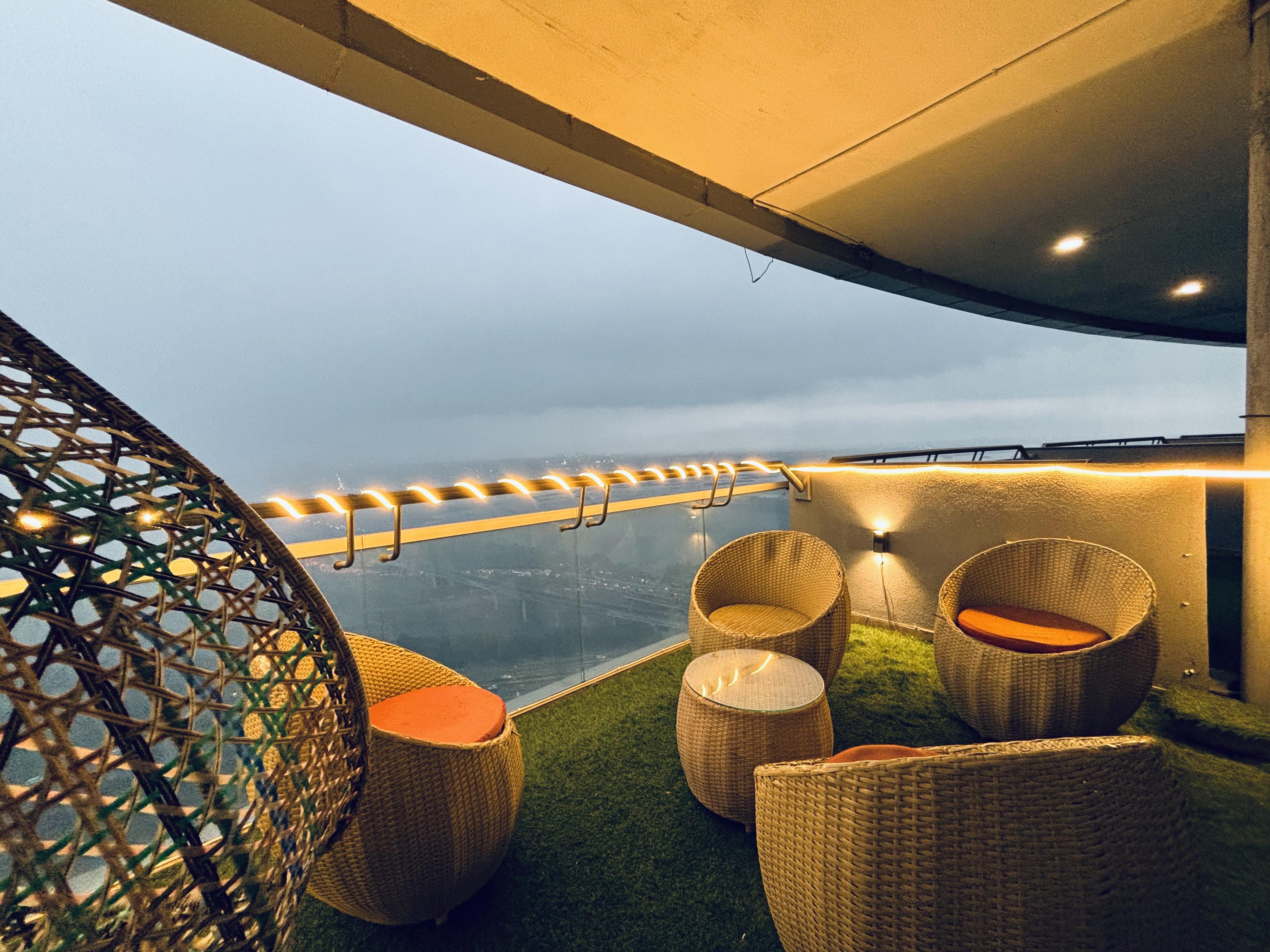 UrbanHaven SuperNova 𝗕𝗢𝗢𝗞 Noida Apartment