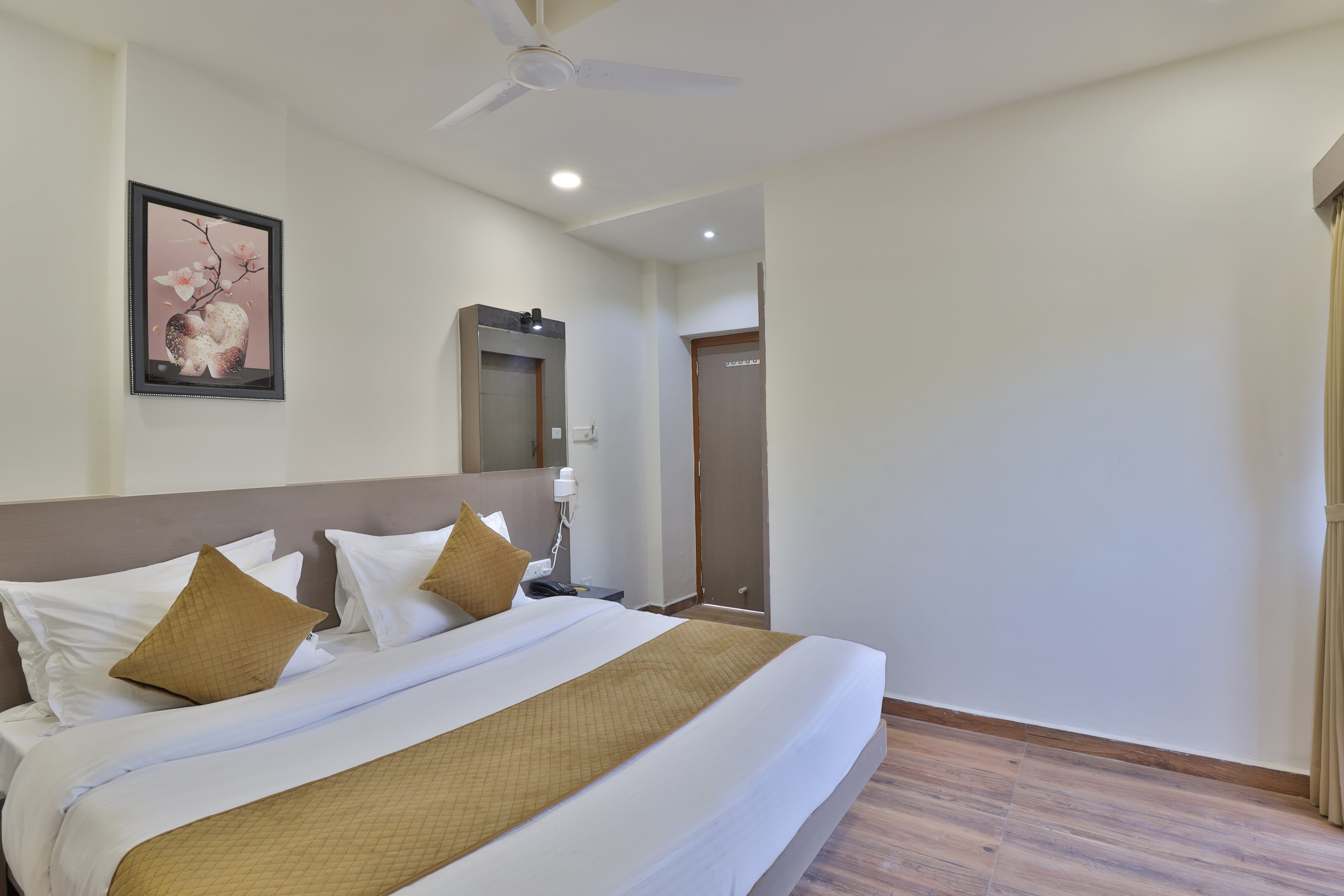 HOTEL TGR ROOMS Nadiad - Reviews, Photos & Offer
