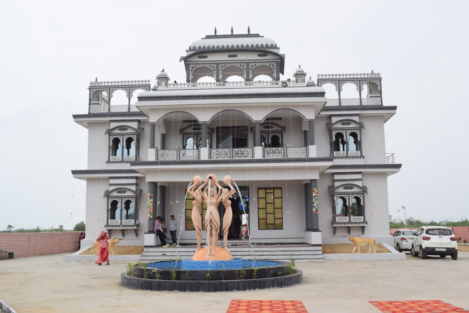 U V Resort 𝗕𝗢𝗢𝗞 Falna Hotel