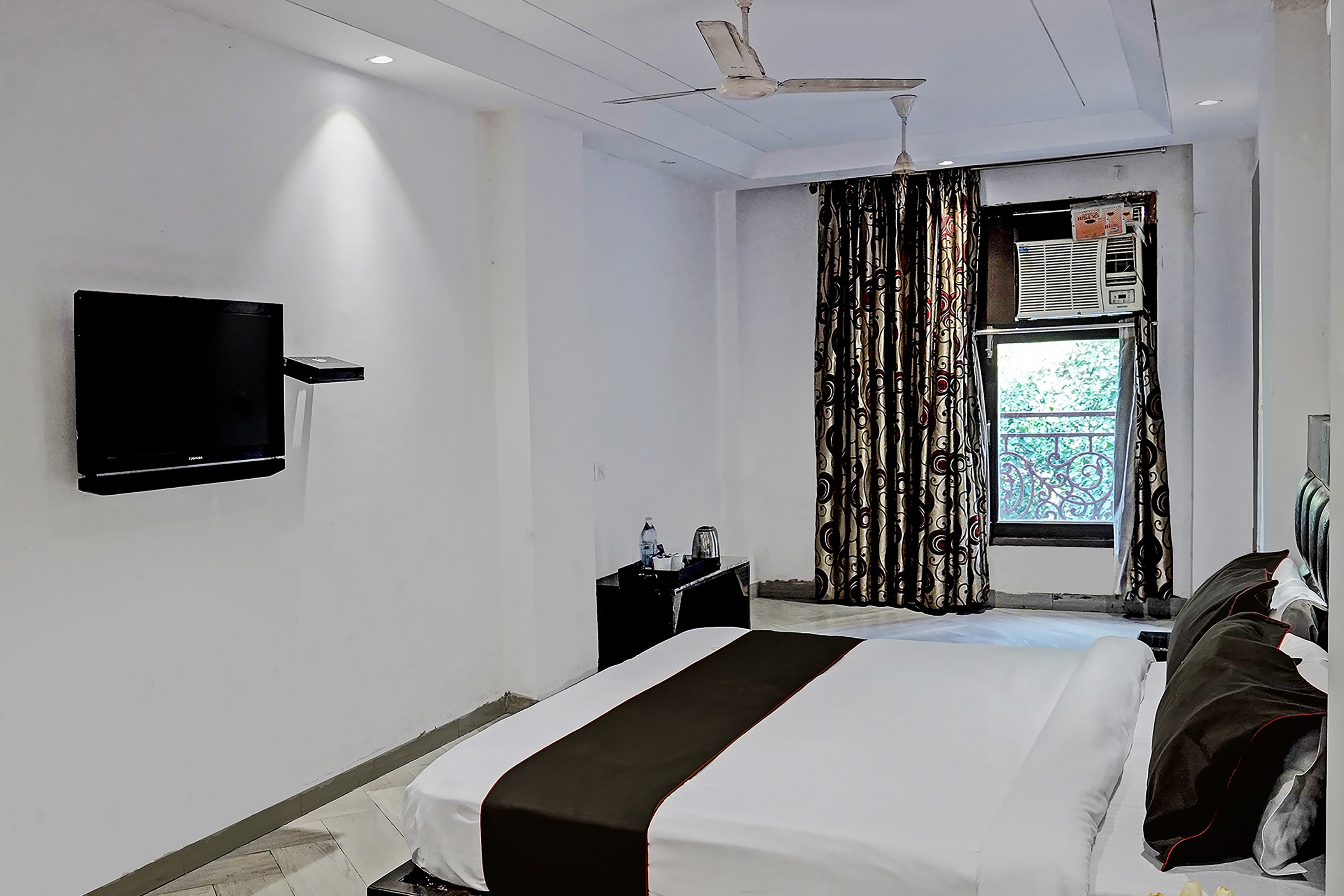 Townhouse Hotel Lotus Palace 𝗕𝗢𝗢𝗞 Delhi Hotel