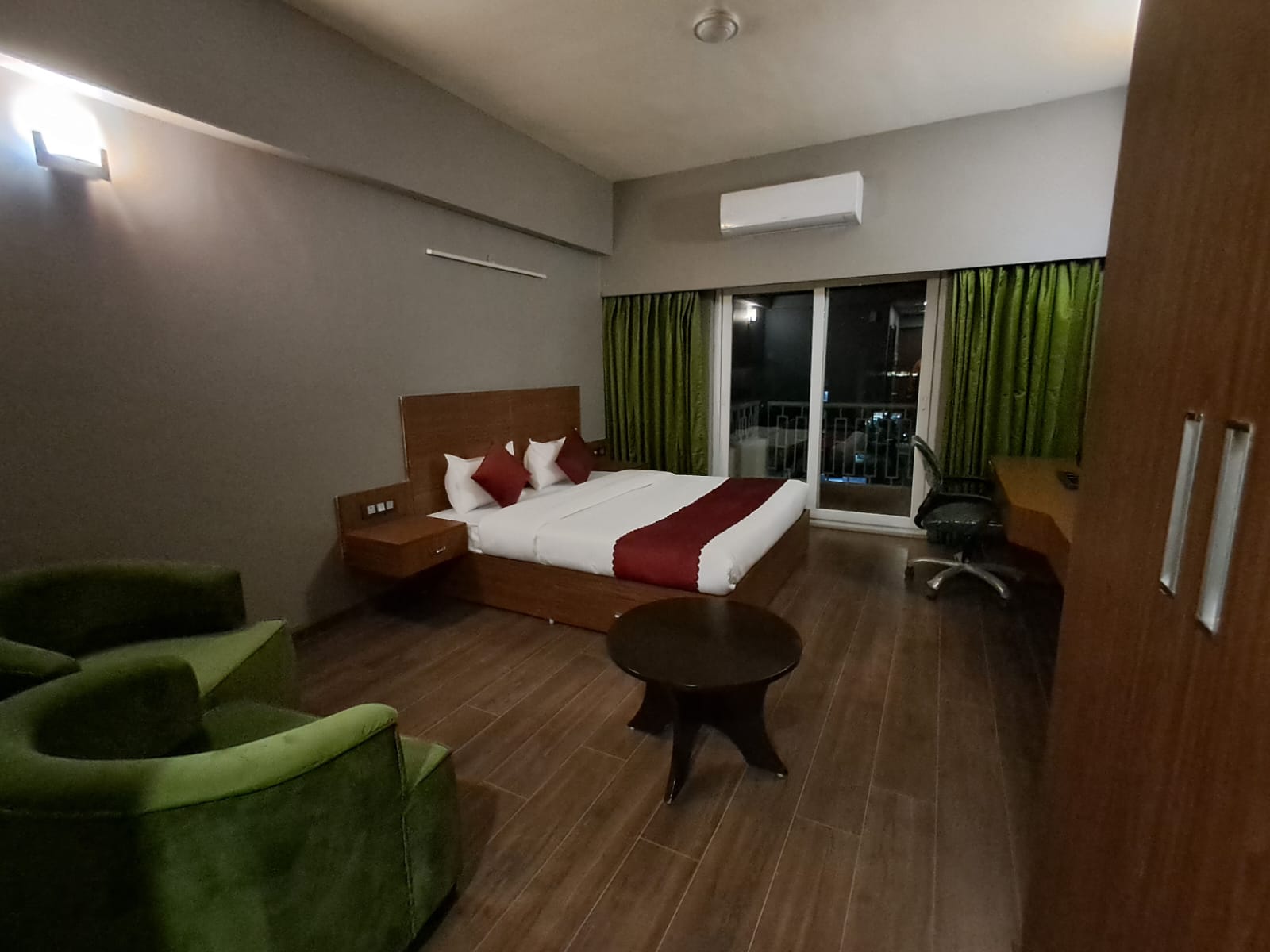 Luxsugero Studios Dehradun 𝗕𝗢𝗢𝗞 Dehradun Homestay